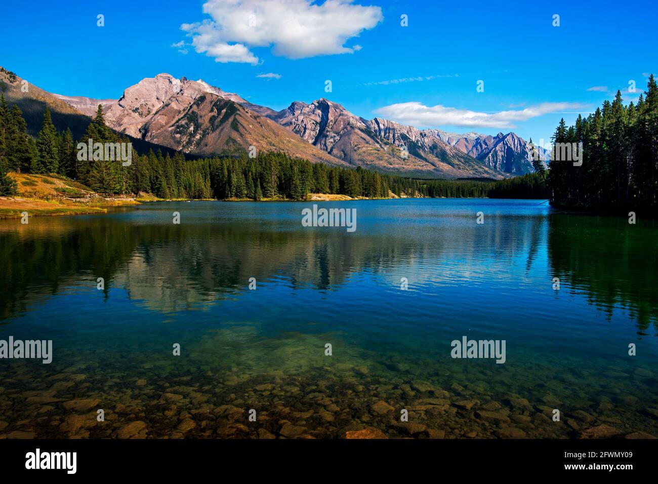 Johnson Lake, Banff National Park, Alberta, Canada Stock Photo - Alamy