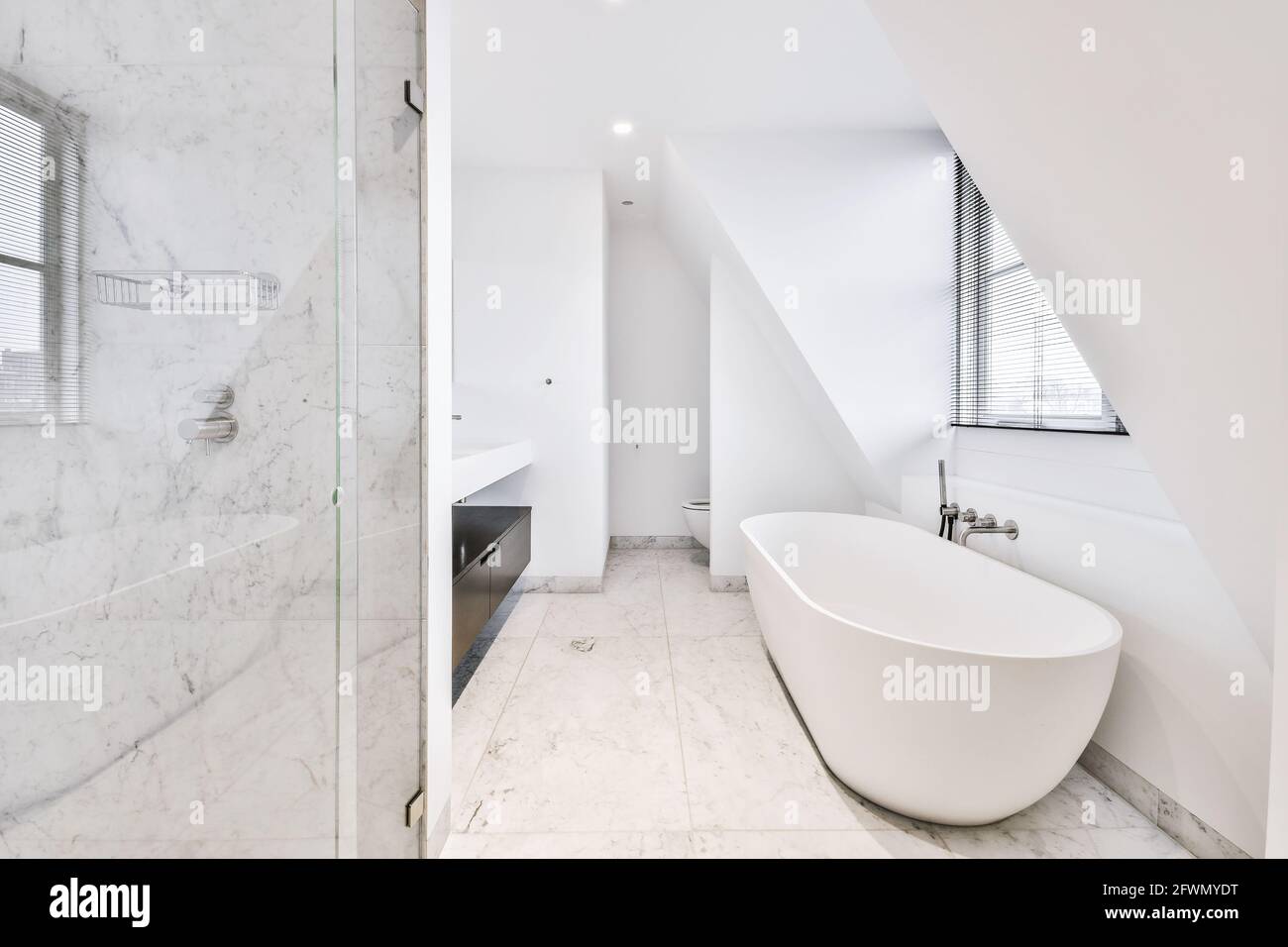 Hotel bathroom luxury marble hi-res stock photography and images - Alamy