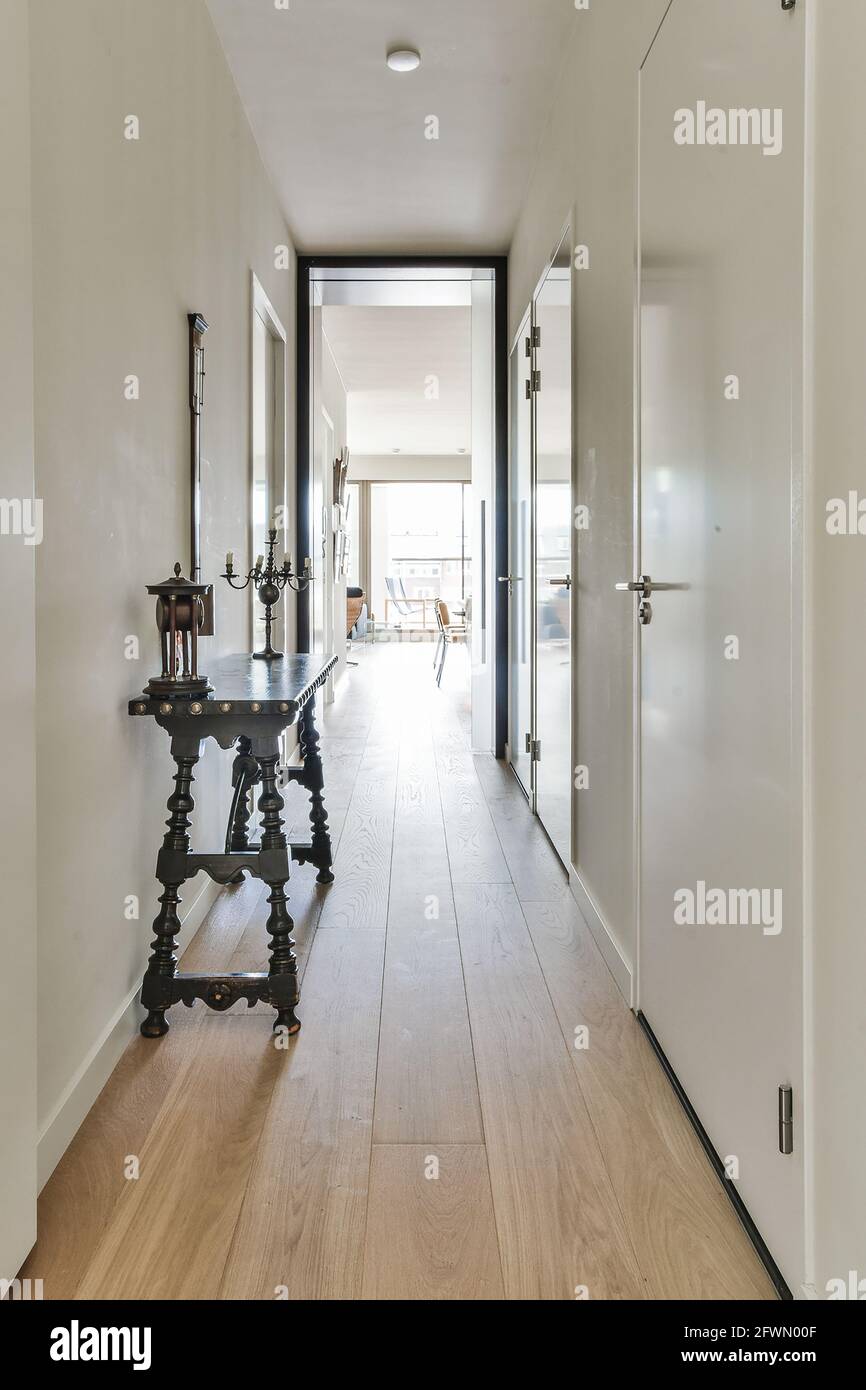 Room through open door hi-res stock photography and images - Alamy