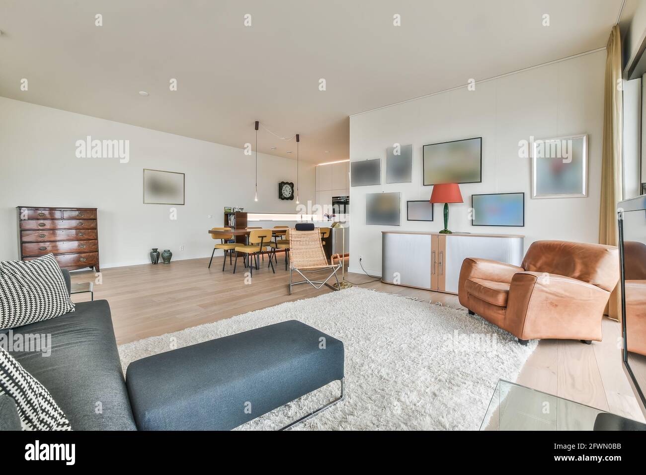 Large lounge windows hi-res stock photography and images - Alamy