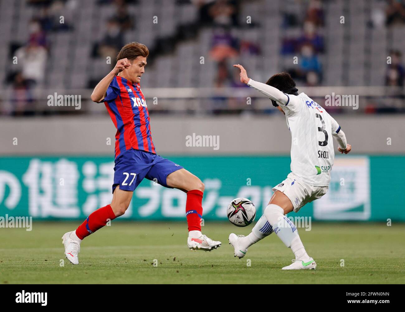 Ajinomoto Stadium, Tokyo, Japan. 22nd May, 2021. (L to R) Kyosuke Tagawa (FC Tokyo), Gen Shoji ...