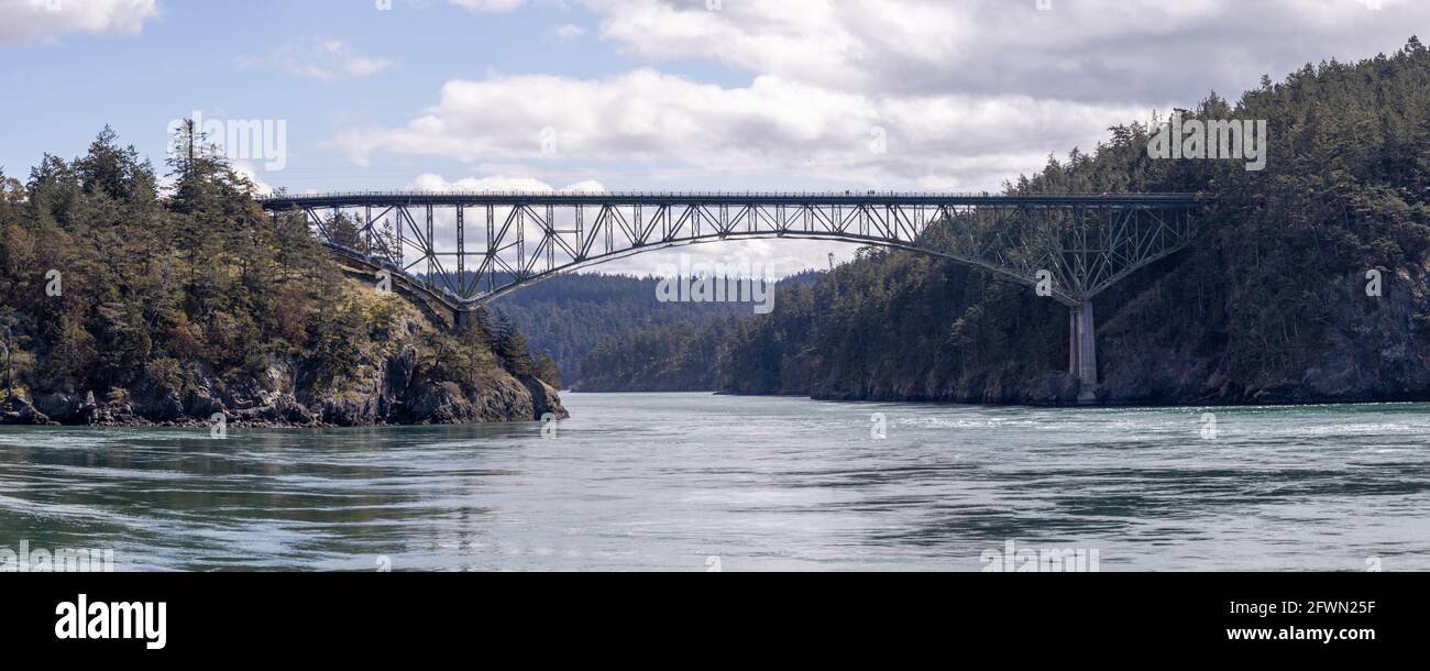 The Deception Pass Bridge connection Anacortes Island with Whidbey ...
