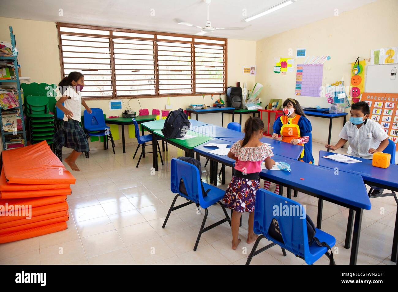 Eight year olds hi-res stock photography and images - Alamy