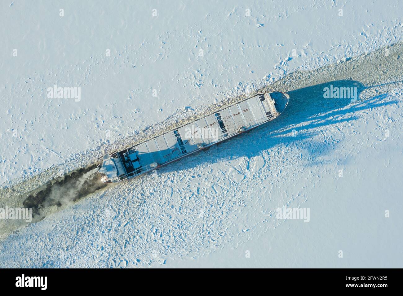 Bulk carrier ice hi-res stock photography and images - Alamy