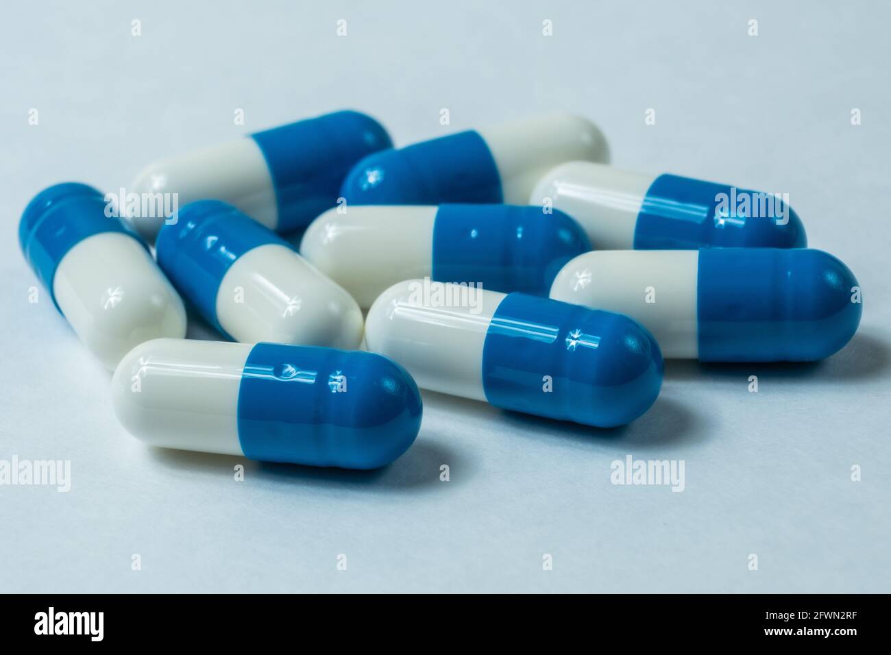 Medical capsule hi-res stock photography and images - Alamy