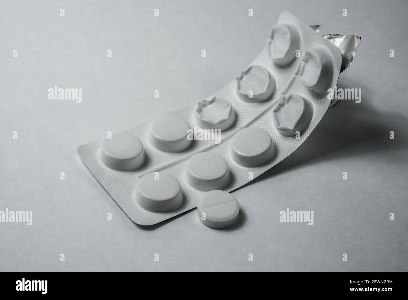 Tablet capsule open hi-res stock photography and images - Alamy