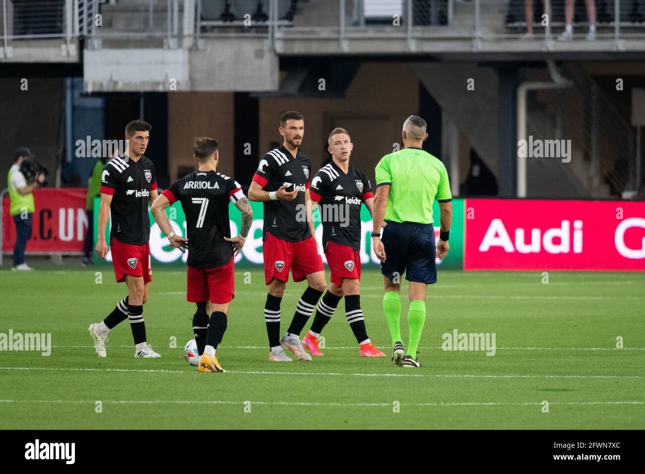 Stoppage time referee hi-res stock photography and images - Alamy