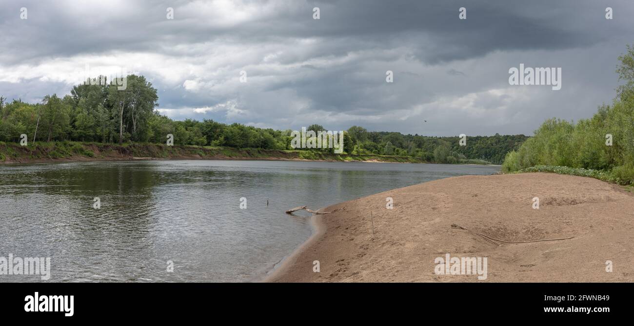 Tree line river bed reflection hi-res stock photography and images - Alamy