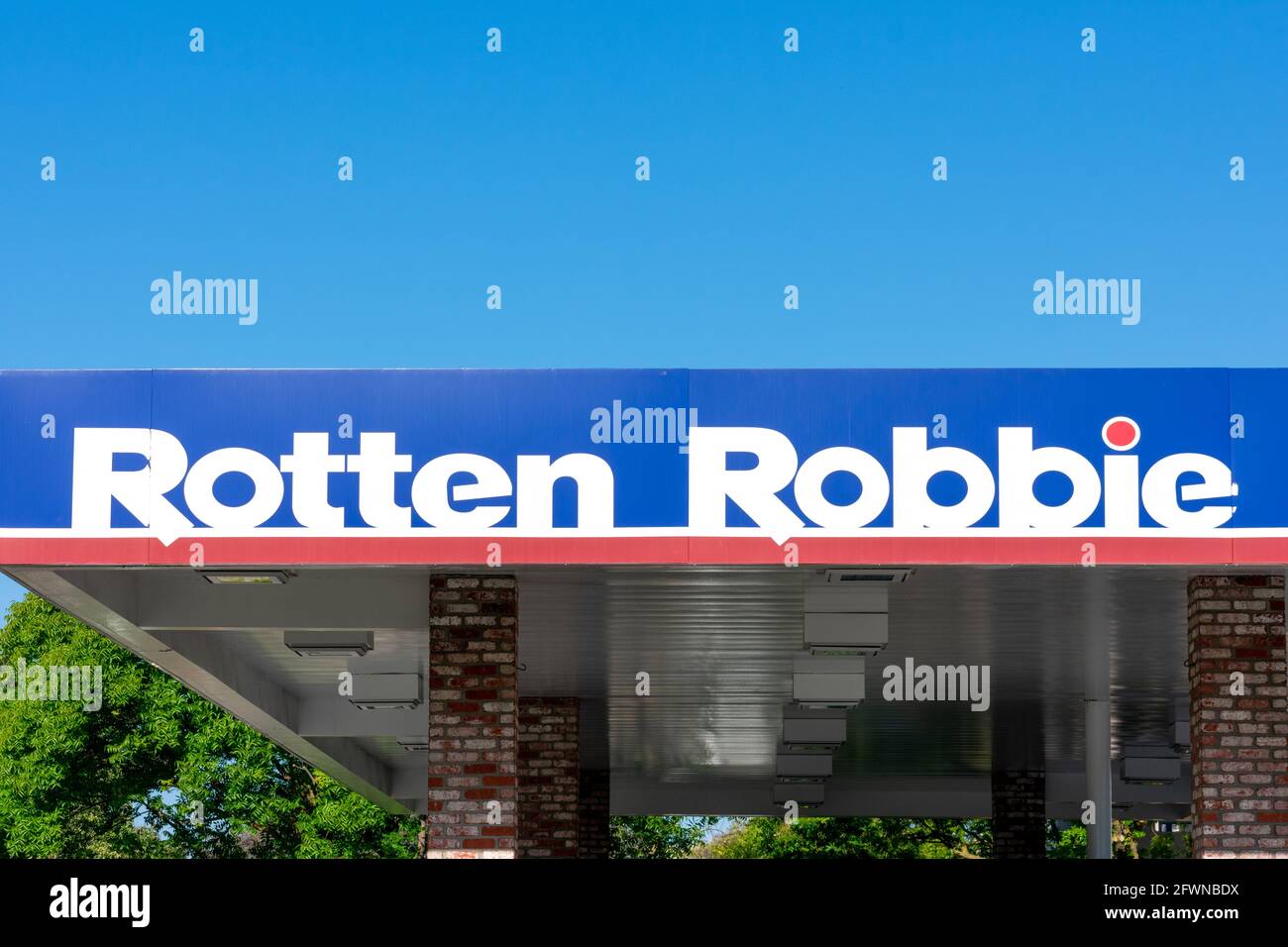 Rotten Robbie sign, logo at gas fueling station location - San Jose ...