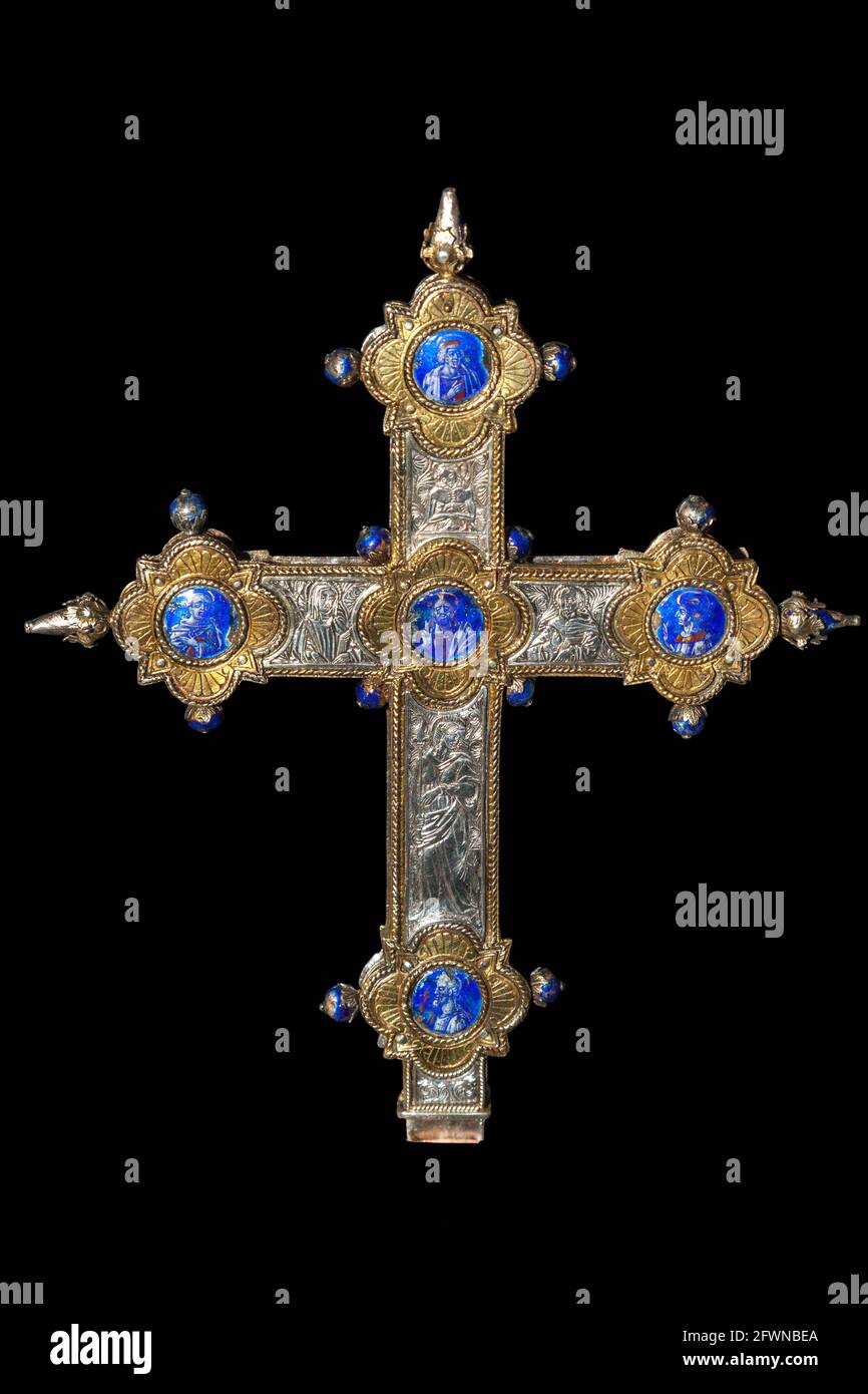 Silver altar cross hi-res stock photography and images - Alamy