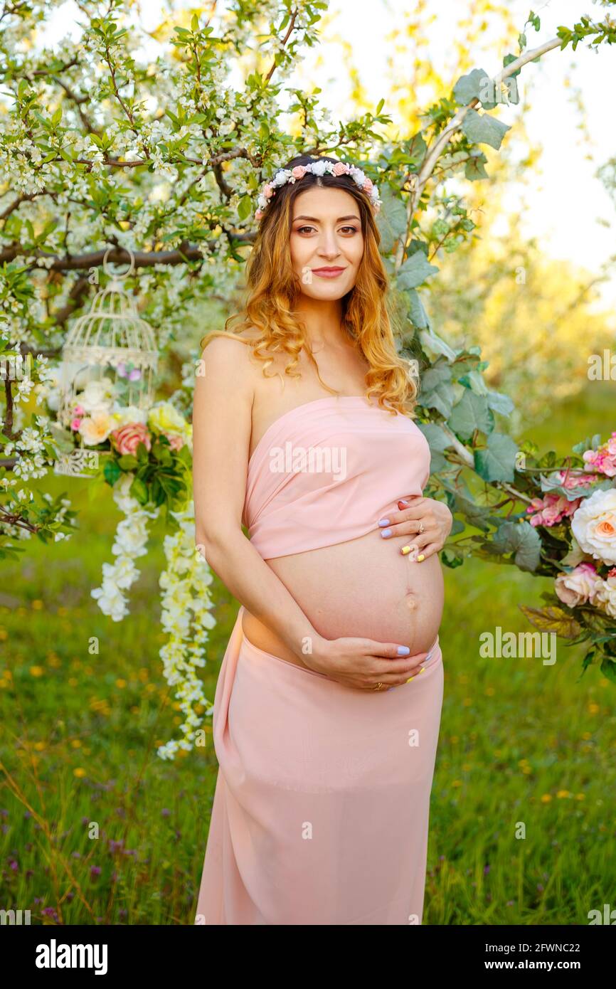 Pregnancy woman in the spring flowering garden. Beautiful belly Stock ...