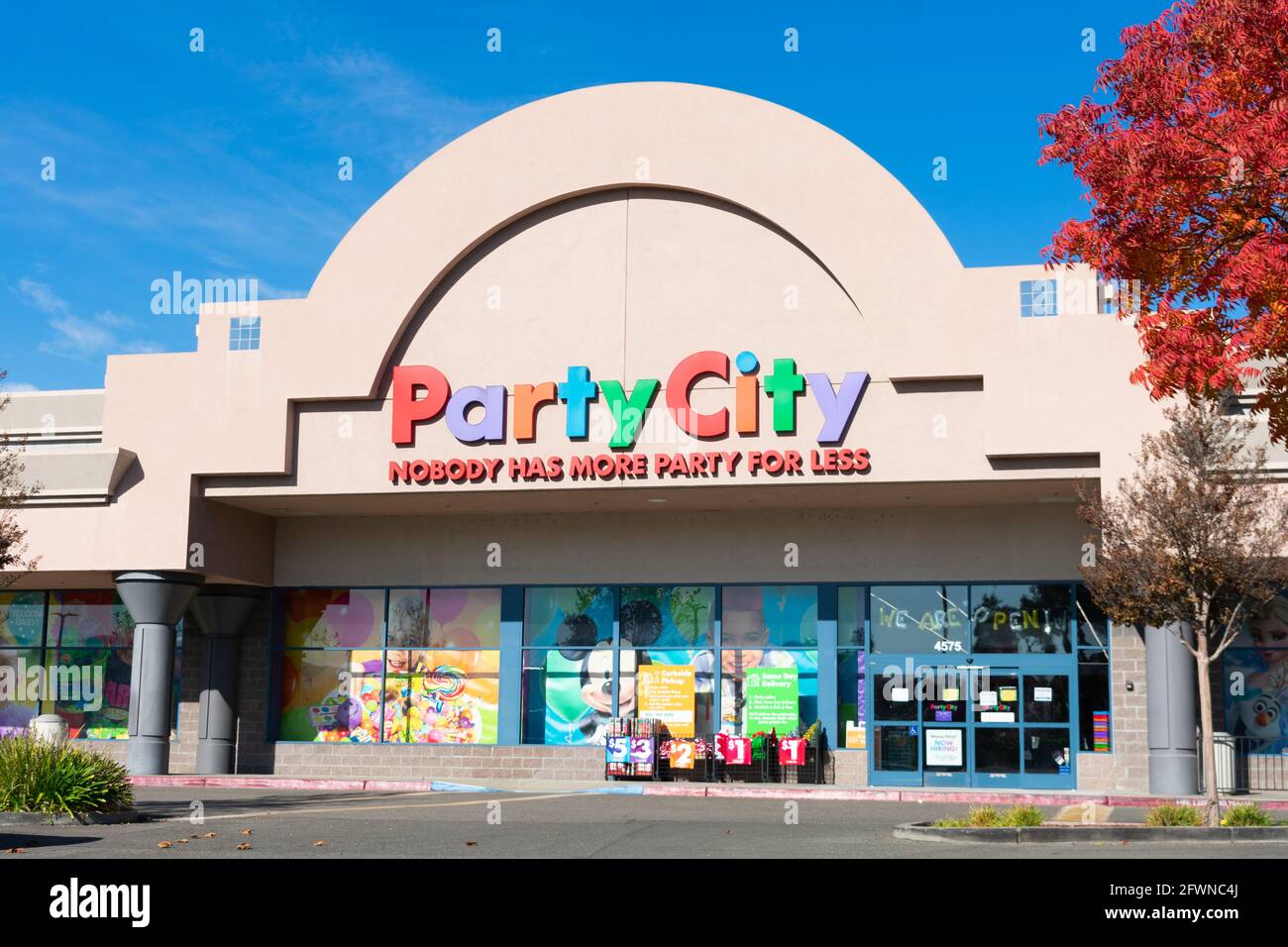 Party city holdco hi-res stock photography and images - Alamy