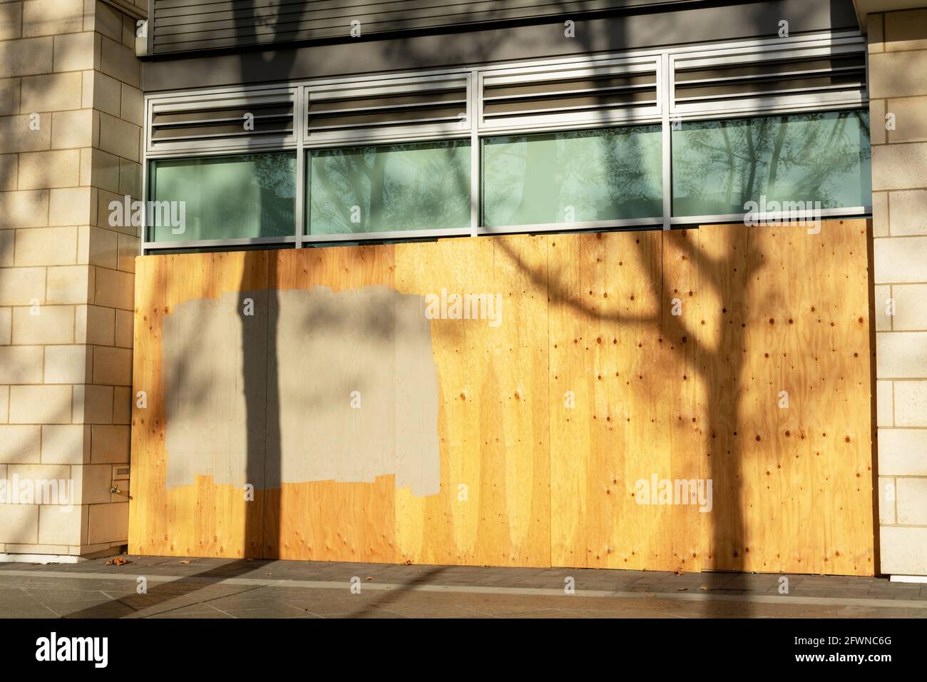 Boarding up windows hurricane hi-res stock photography and images - Alamy