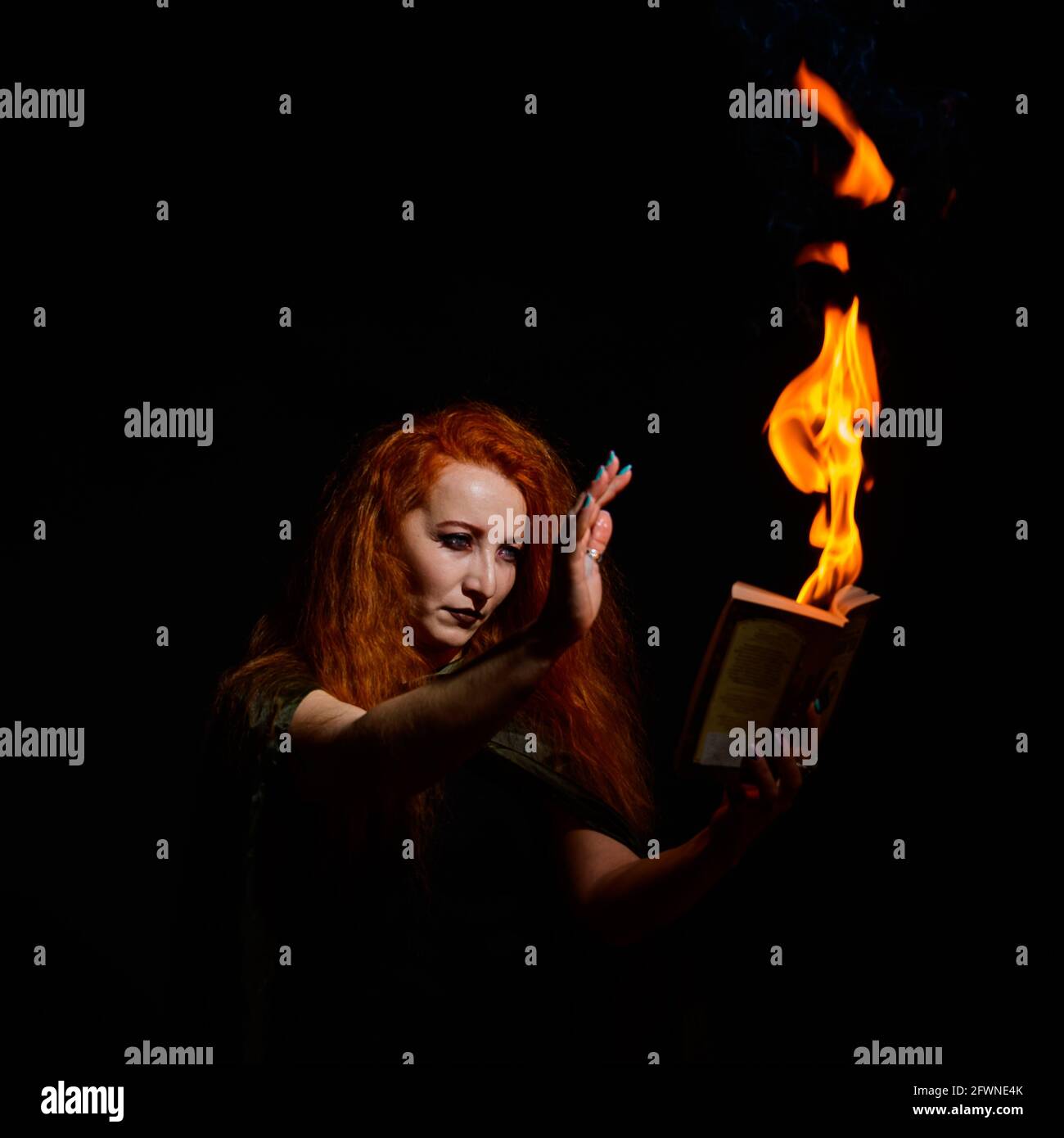 Burn witch hi-res stock photography and images - Alamy