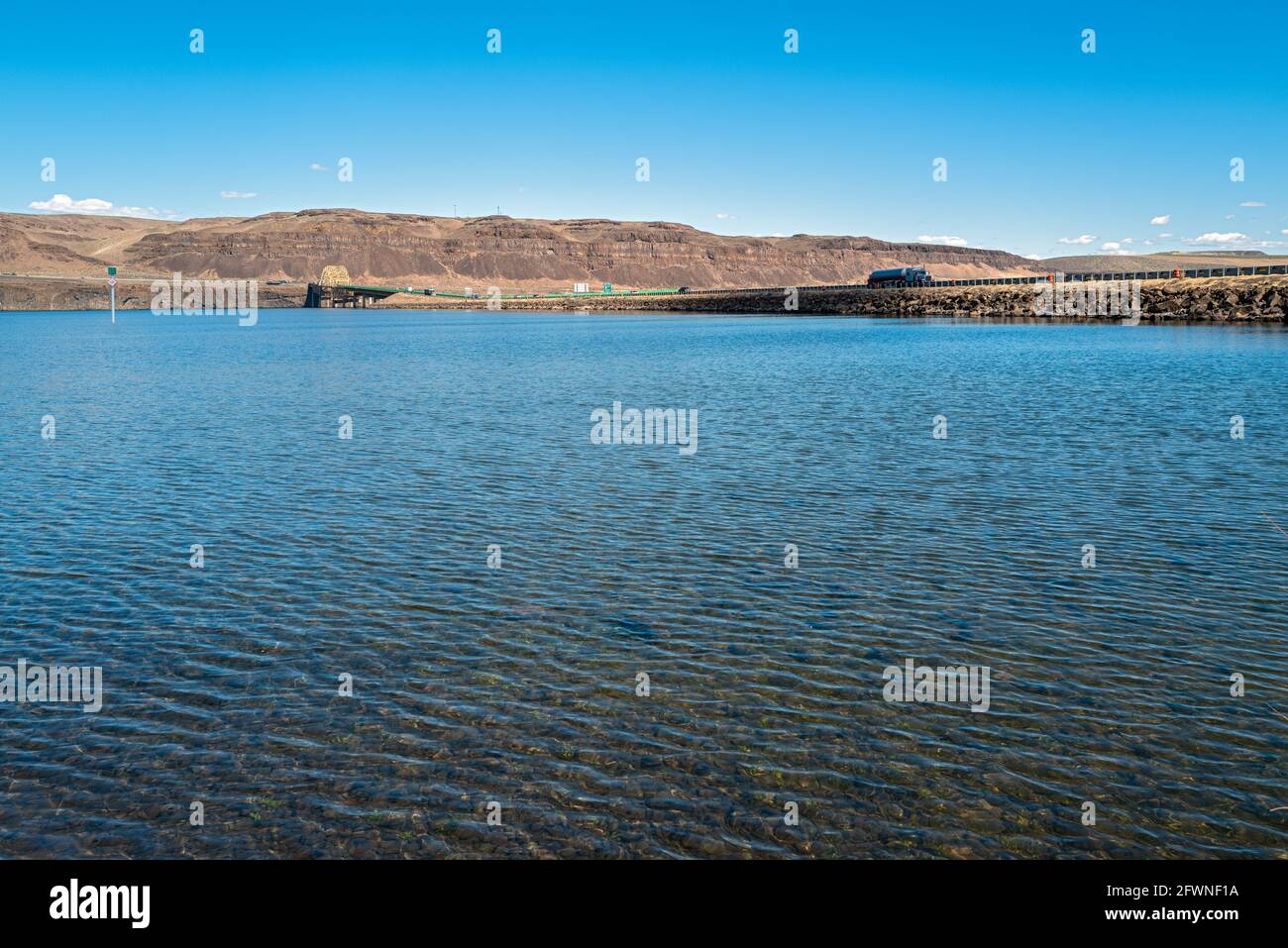 The Vantage Bridge of Interstate 90 spans the Columbia River in ...