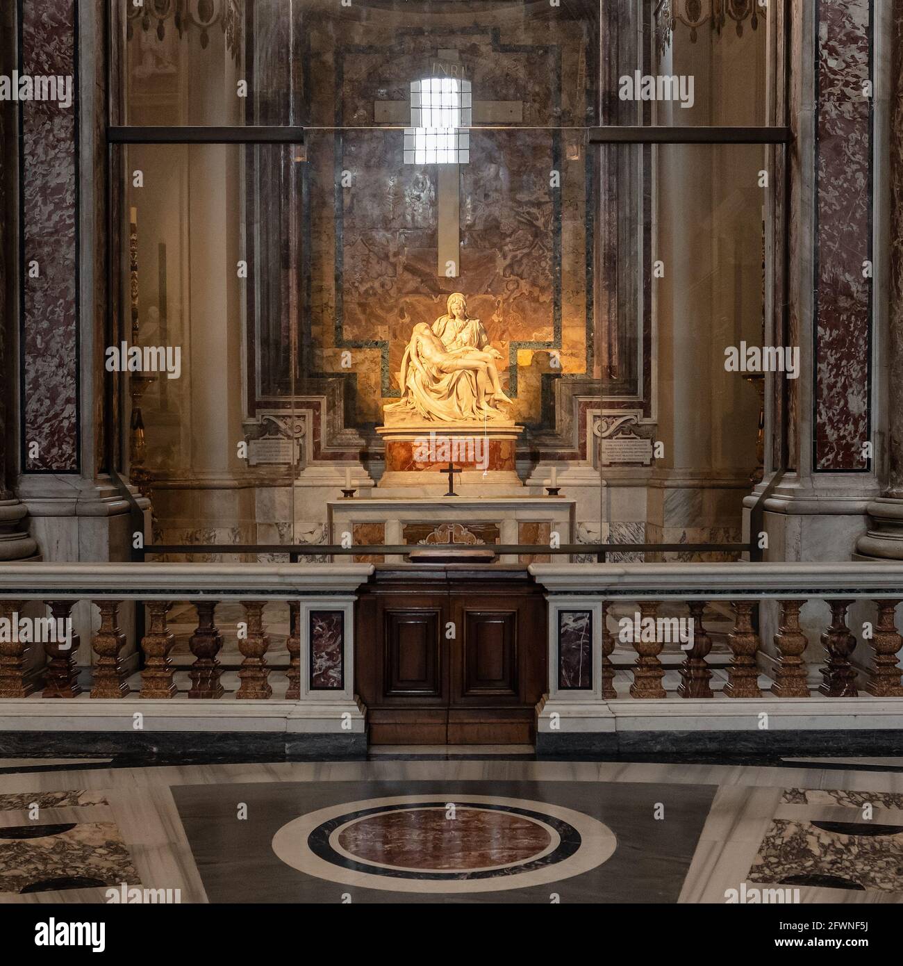 Michelangelo pieta hi-res stock photography and images - Alamy