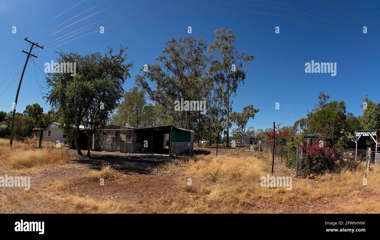 Shanty home lifestyle on prospecting gem fields of outback Australia ...
