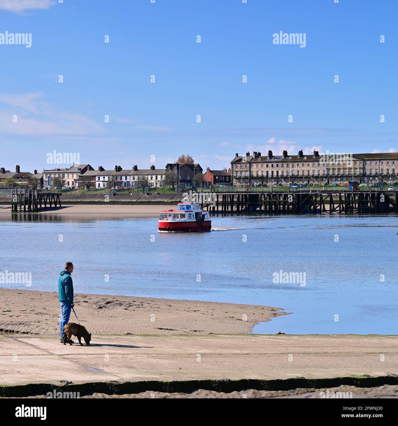 Waiting for the Fleetwood to Knott End ferry Stock Photo - Alamy
