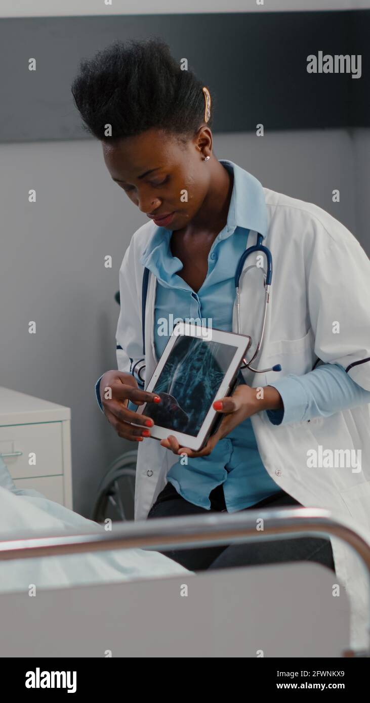 Doctor nurse using oxygen tube hi-res stock photography and images - Alamy