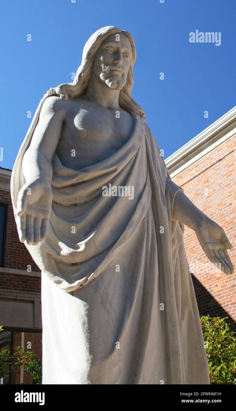 Sun behind statue hi-res stock photography and images - Alamy