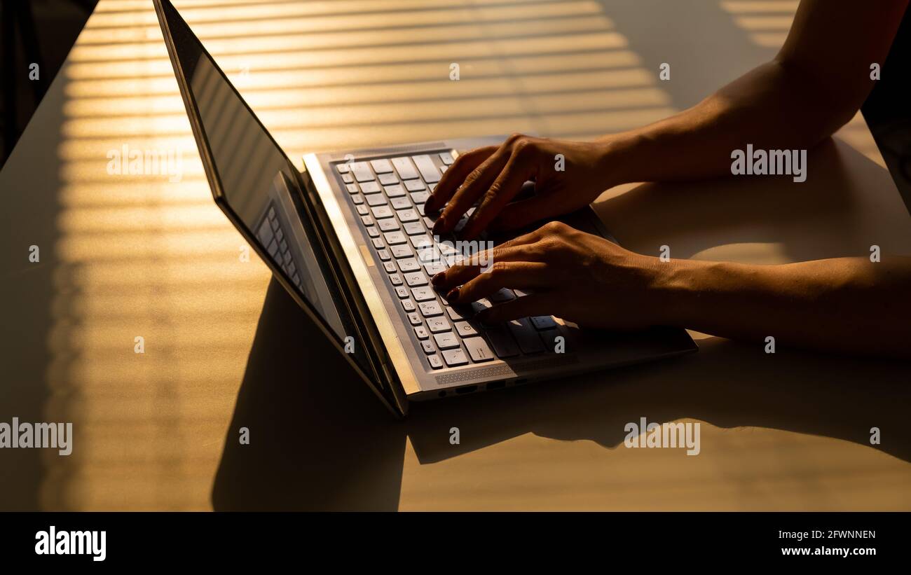 Hand keyboard shadow hi-res stock photography and images - Alamy