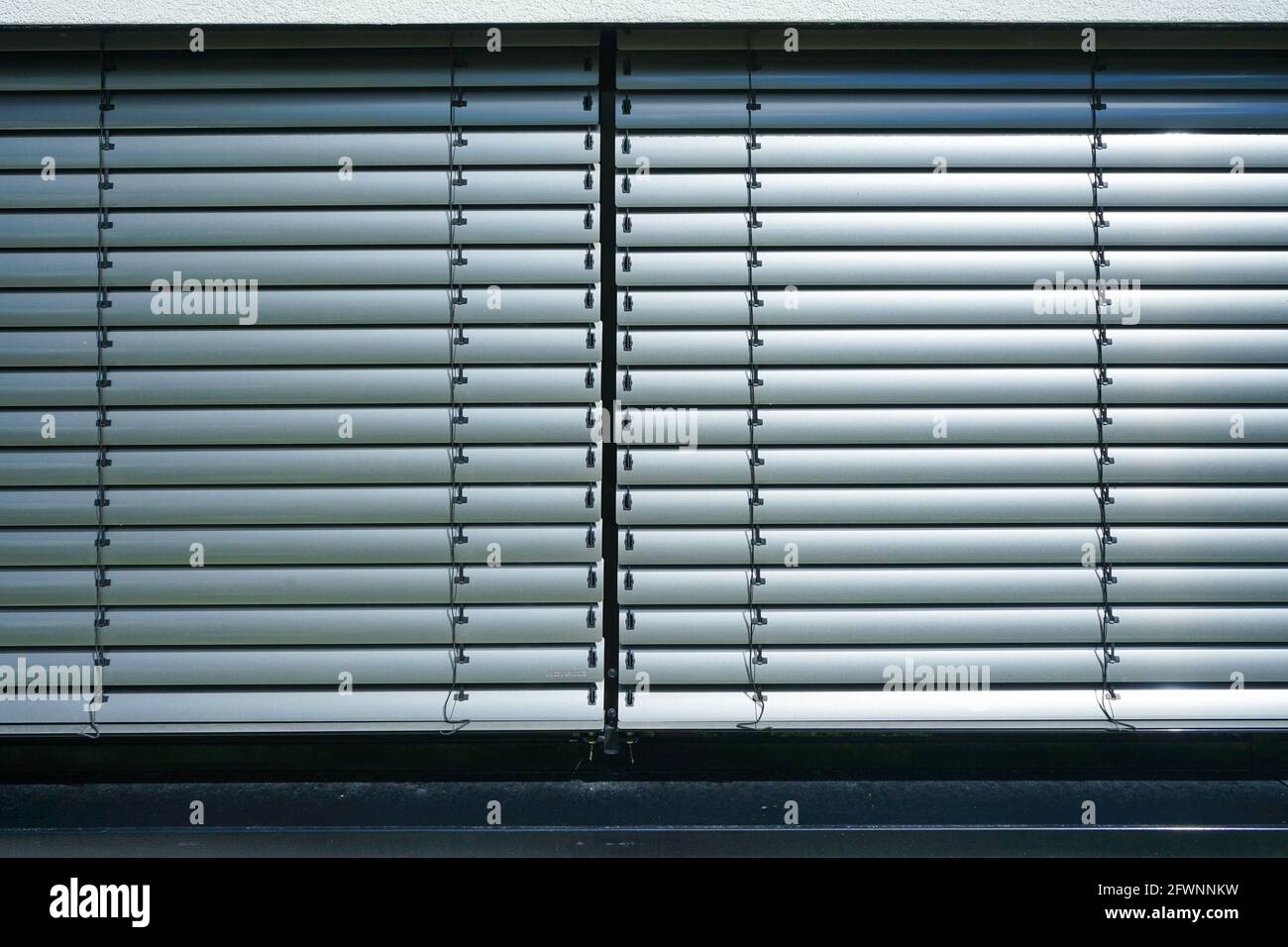 Modern houses with blinds hi-res stock photography and images - Alamy