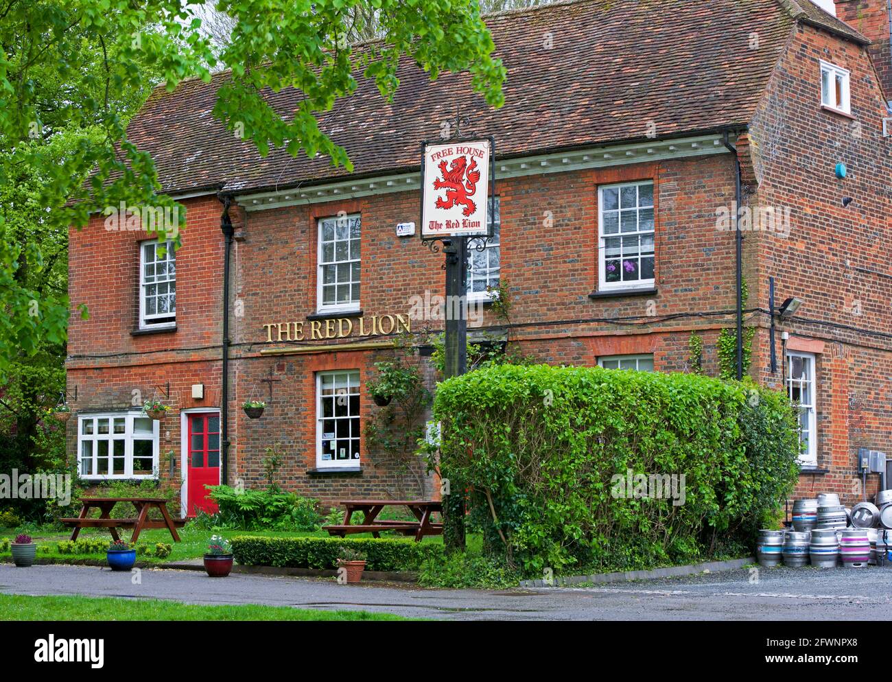 Herts pub hi-res stock photography and images - Alamy