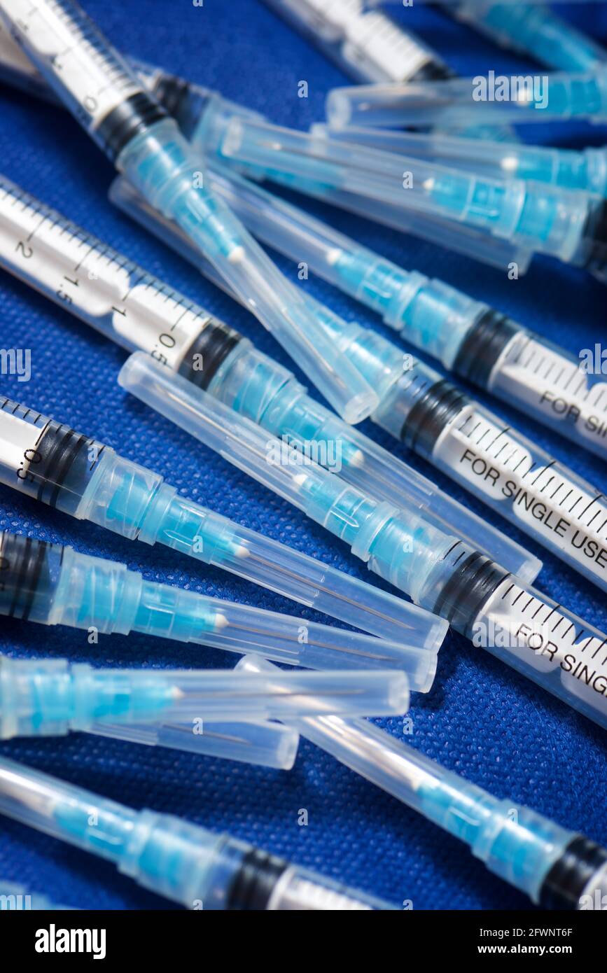 Stacked syringes hi-res stock photography and images - Alamy
