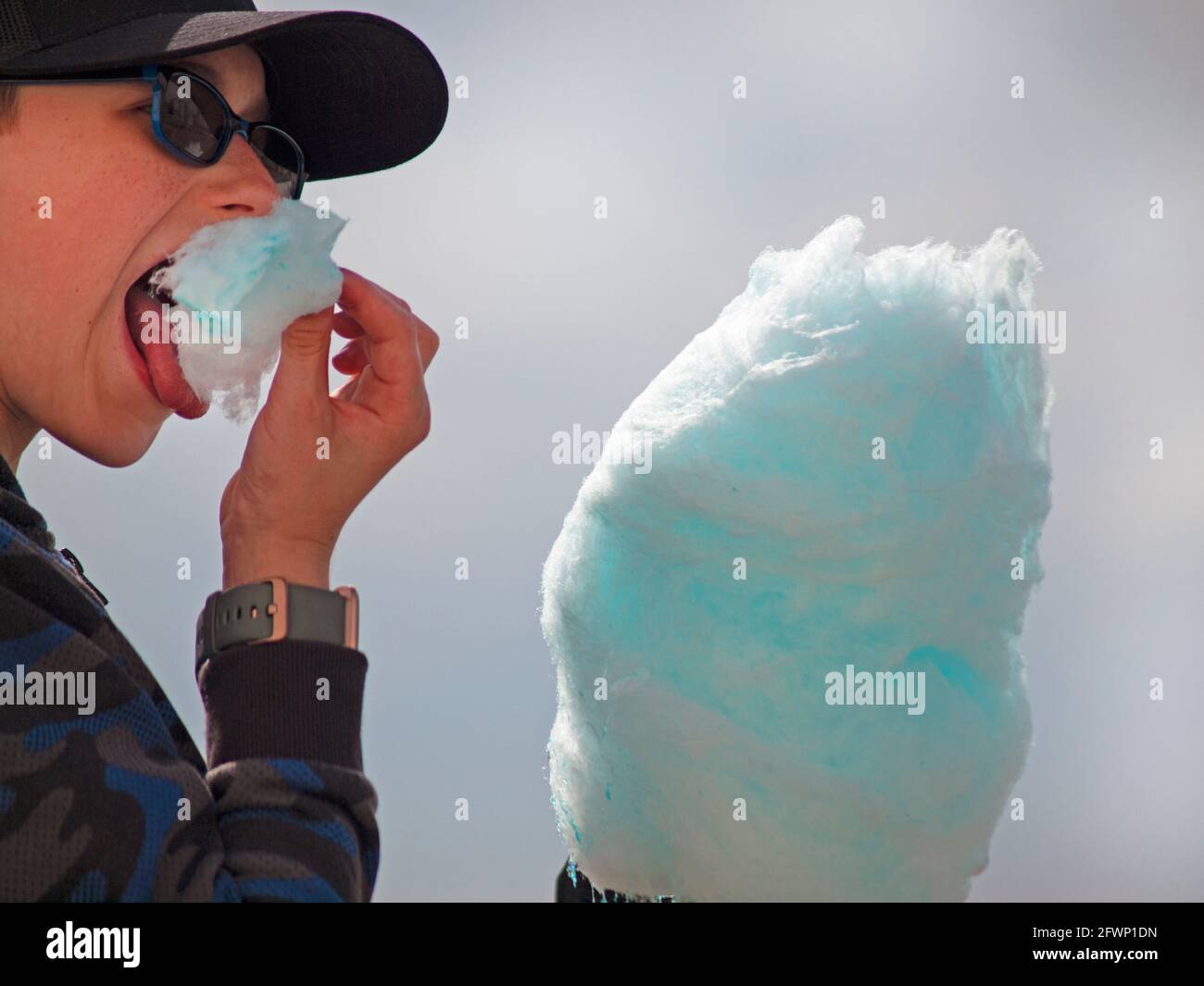 Eating candy floss on Brighton Palace Pier Stock Photo - Alamy