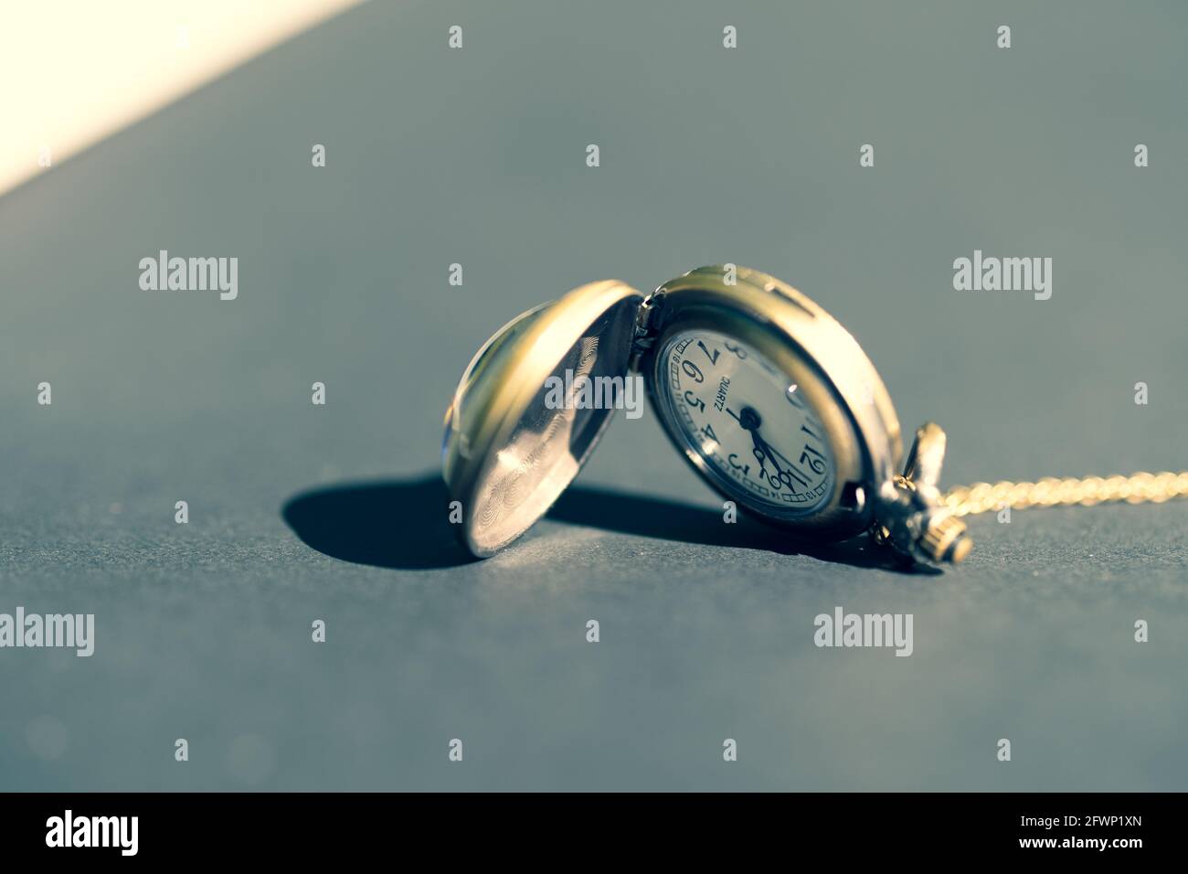 Vintage pocket clock face hi-res stock photography and images - Alamy