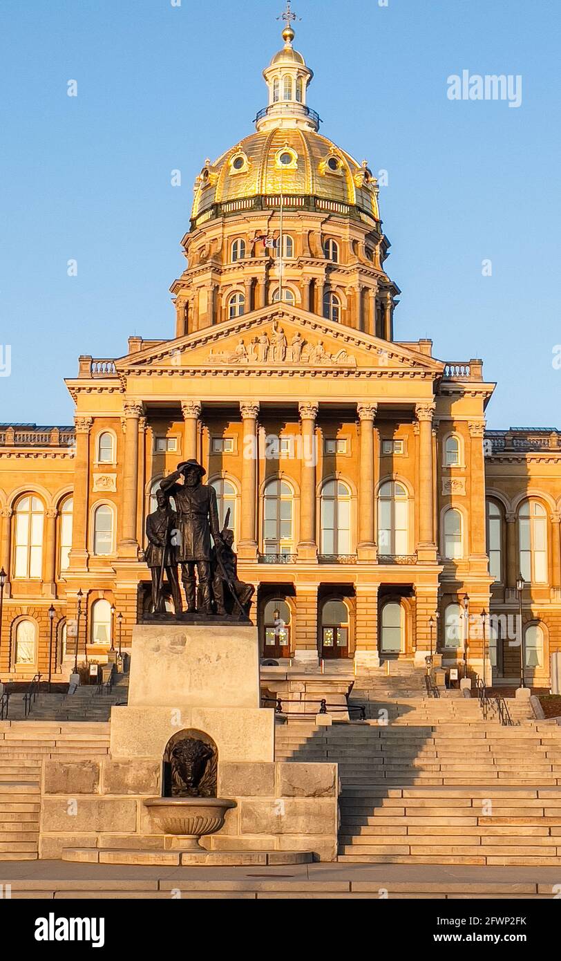 Pioneer Statuary Group at the Iowa State Capitol in Des Moines, Iowa ...