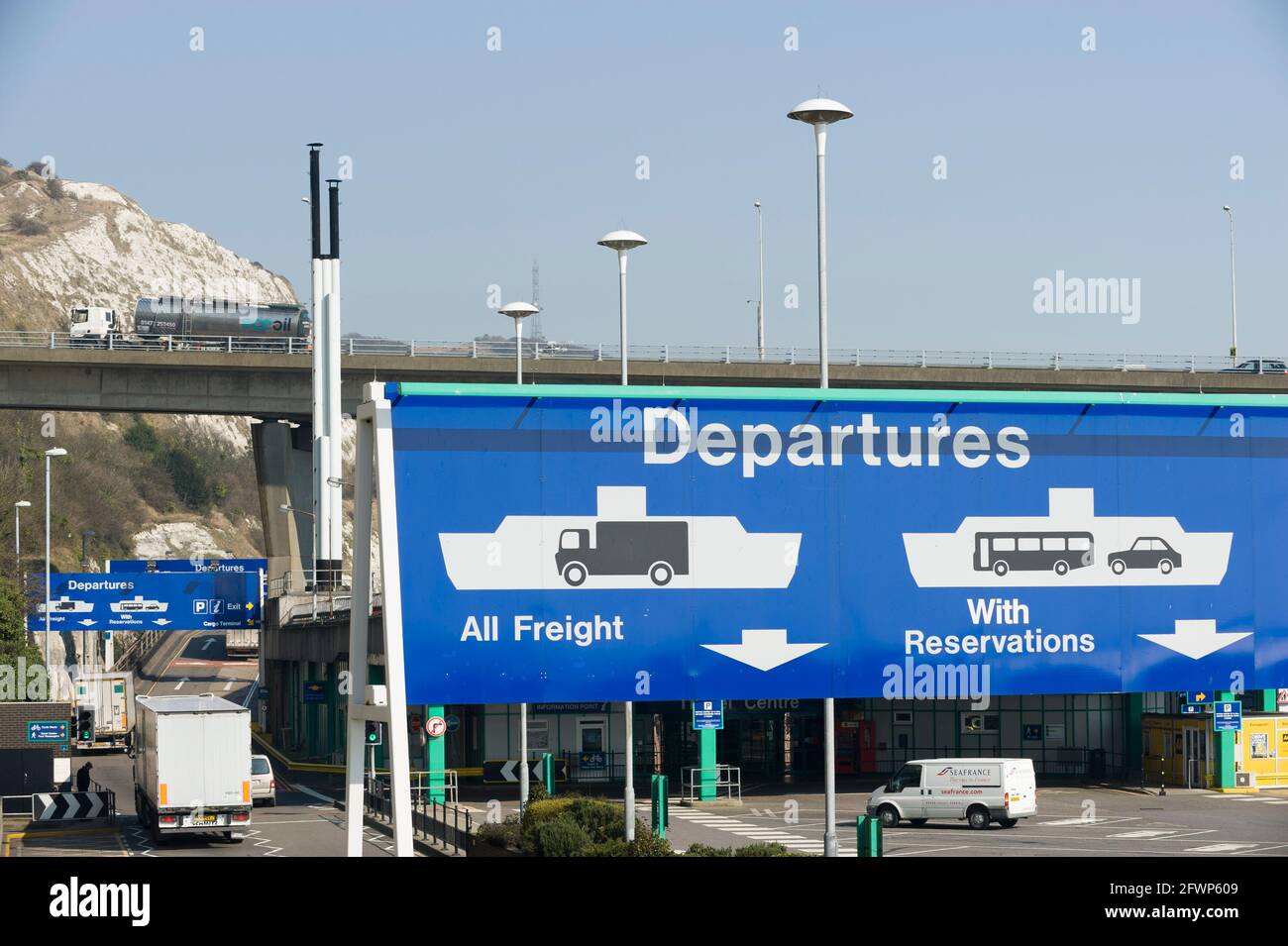 Container lorry hi-res stock photography and images - Alamy