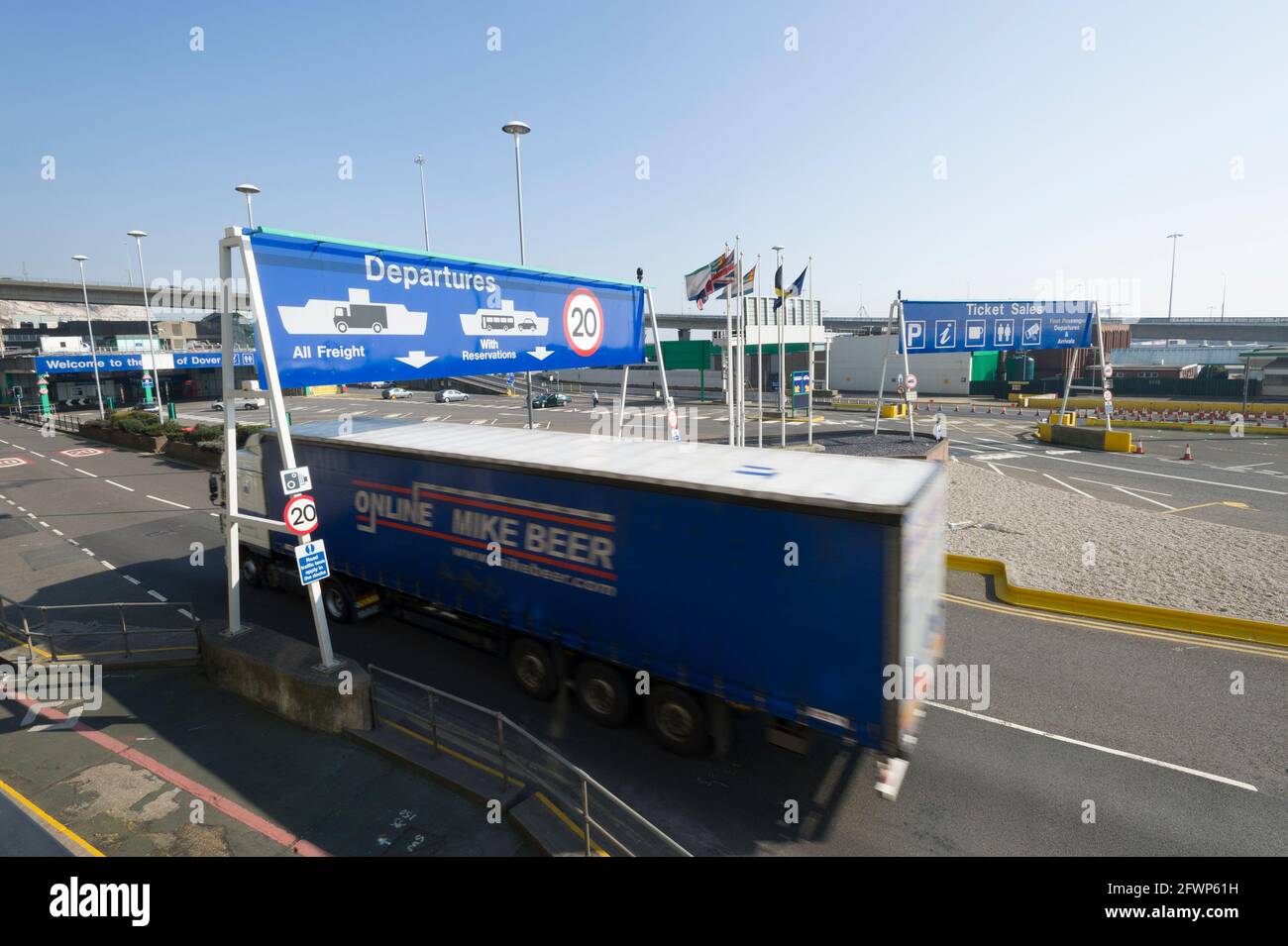Container port britain hi-res stock photography and images - Alamy