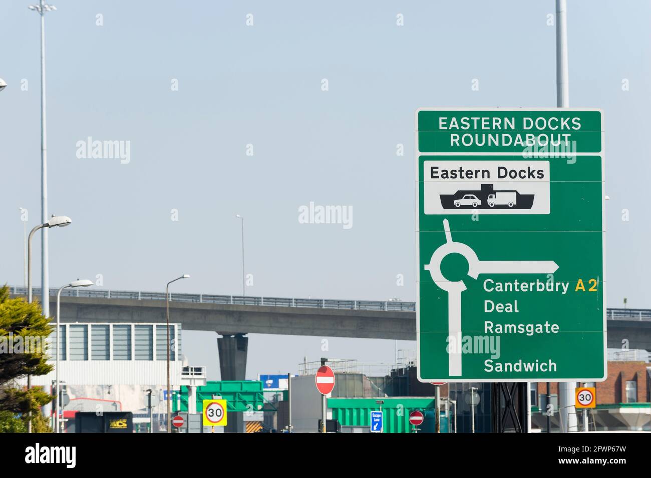 Port of dover and sign hi-res stock photography and images - Alamy