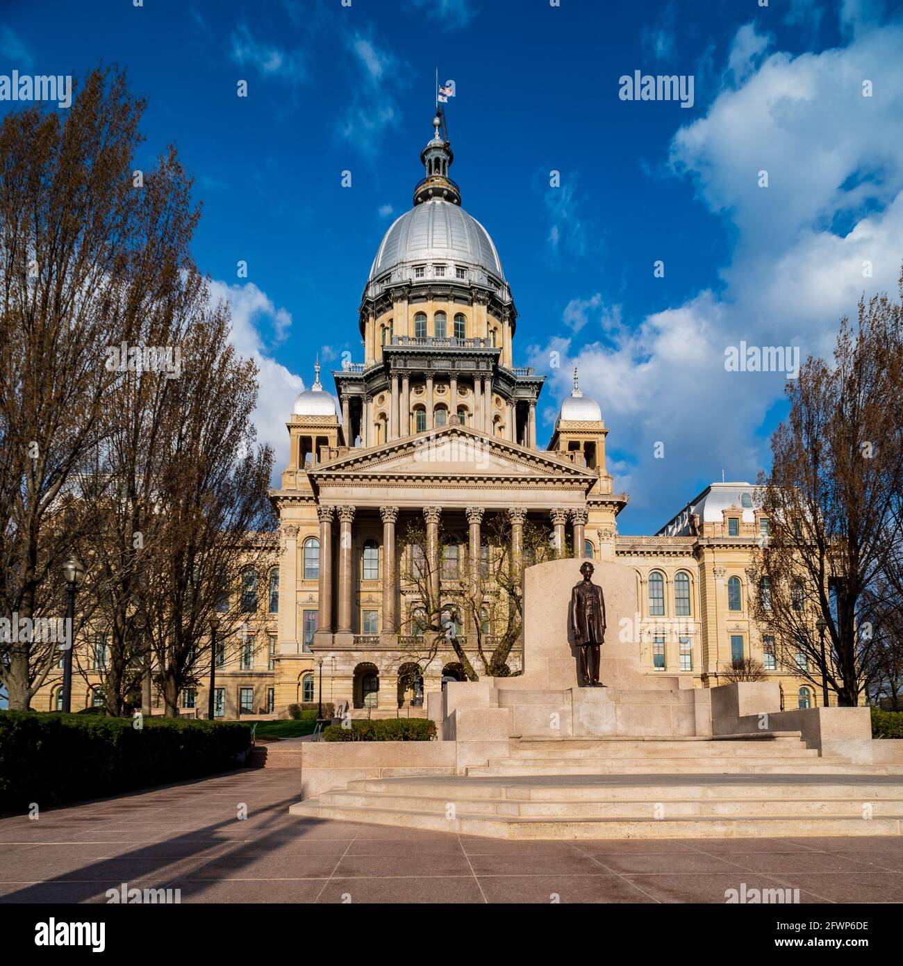 Illinois general assembly building hi-res stock photography and images ...