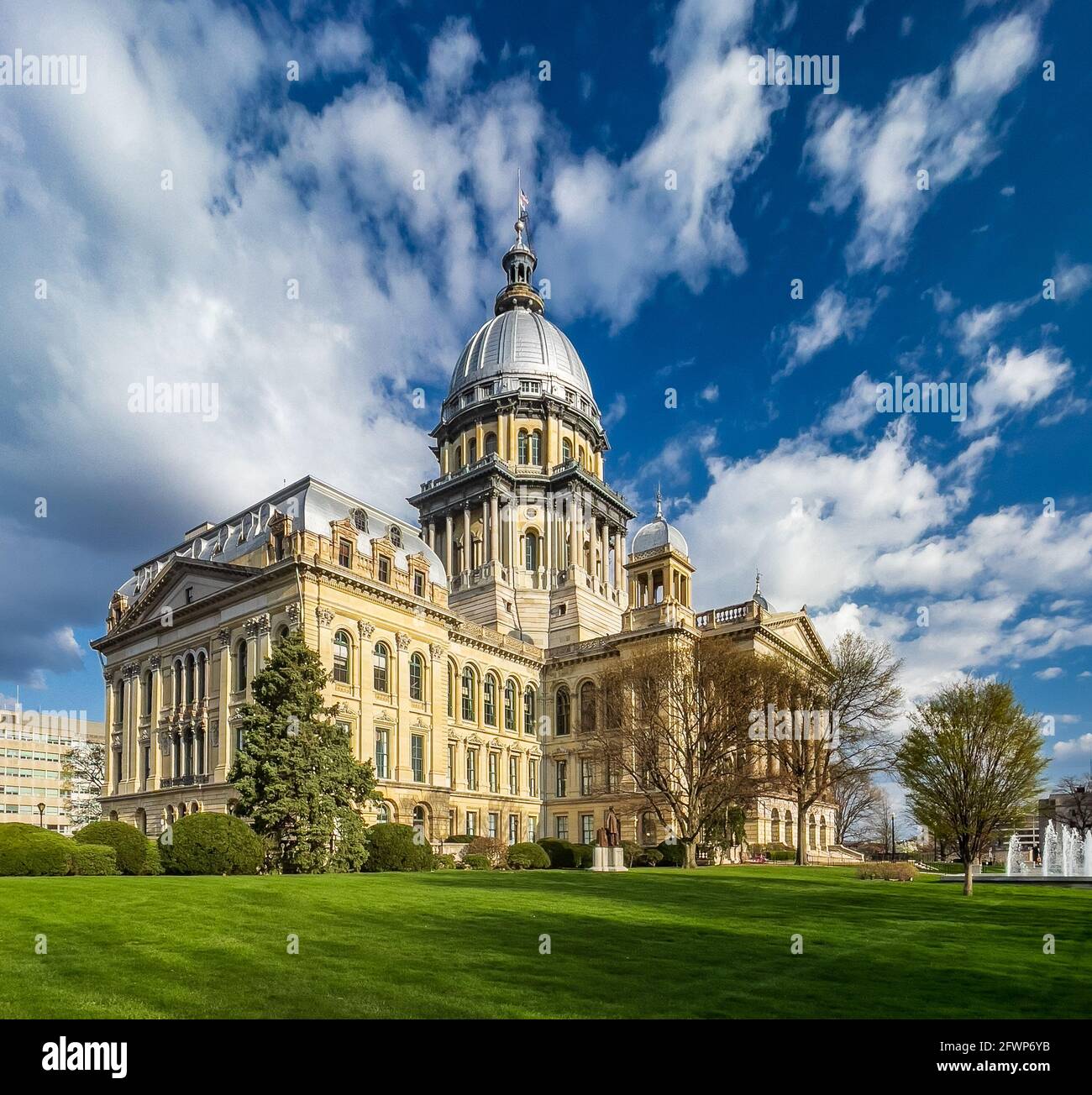 Illinois general assembly building hi-res stock photography and images ...