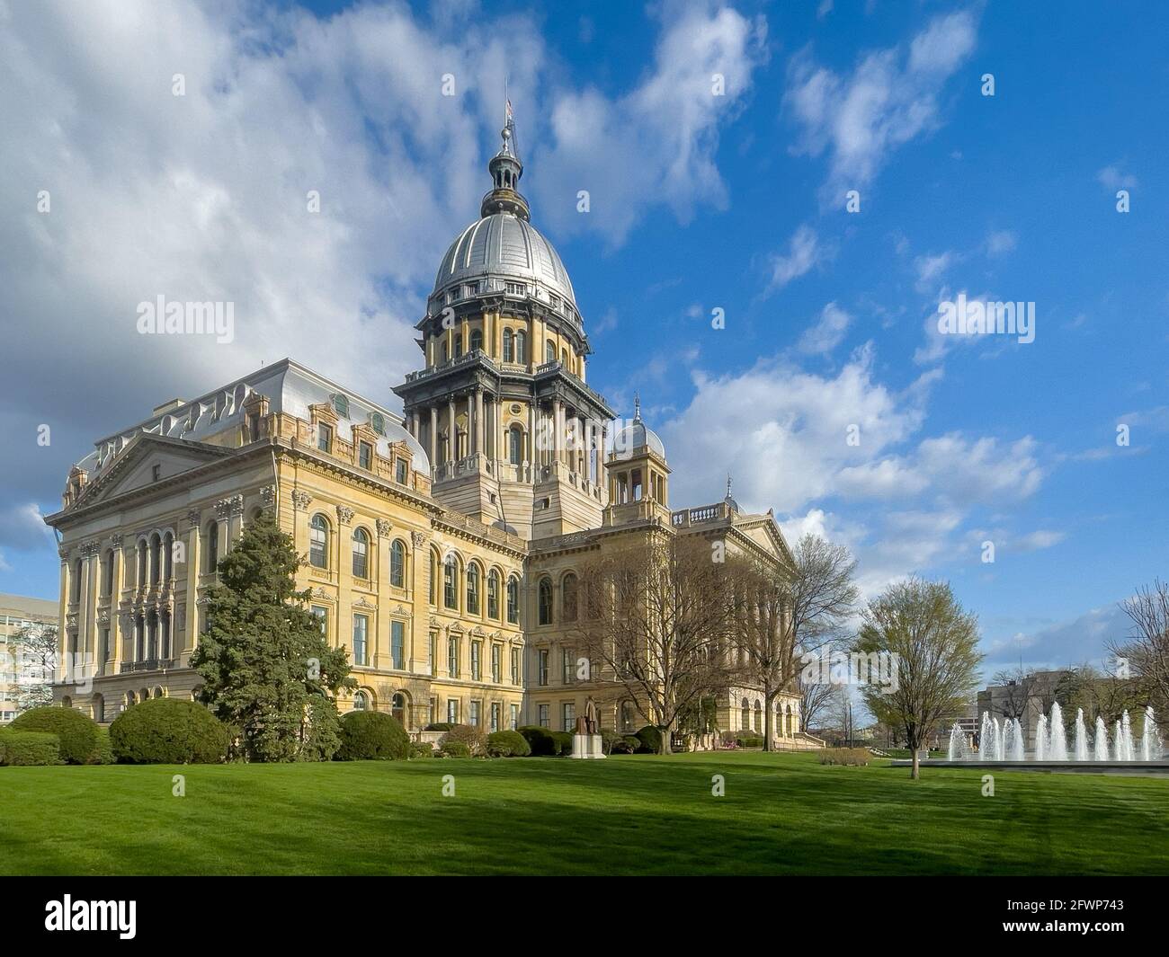 Illinois general assembly building hi-res stock photography and images ...