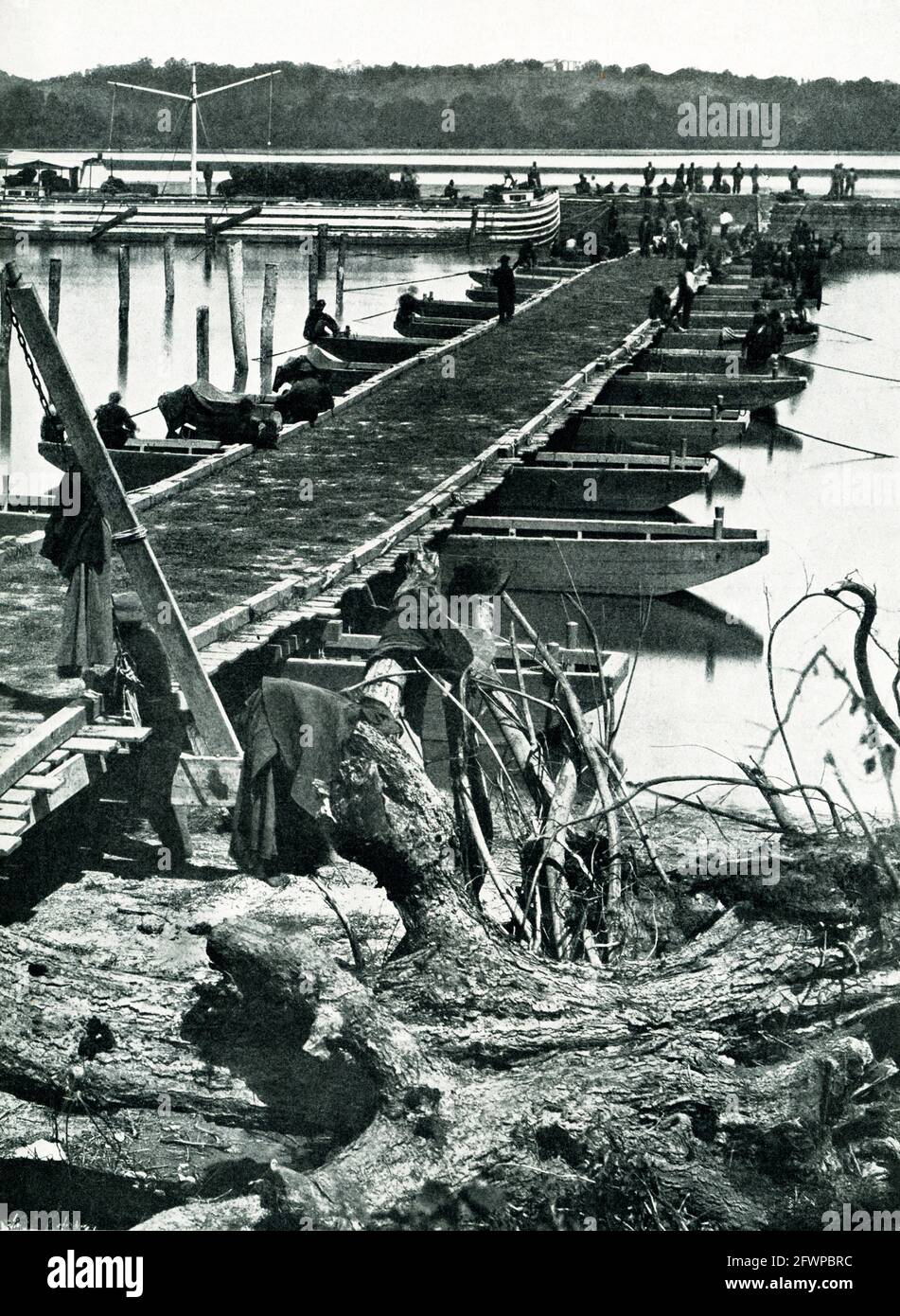 Pontoon bridge hi-res stock photography and images - Alamy