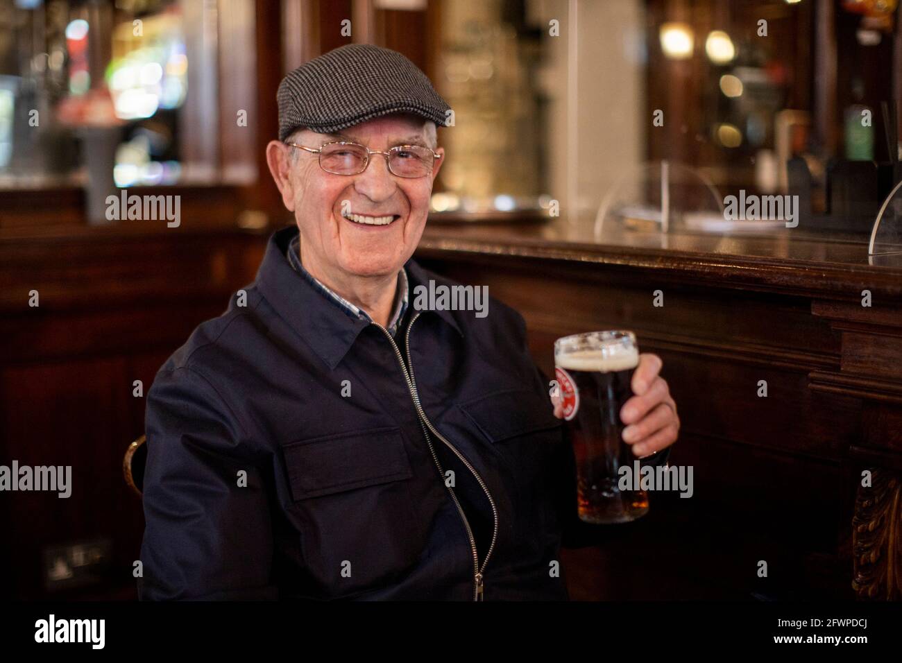 The garrick bar belfast hi-res stock photography and images - Alamy