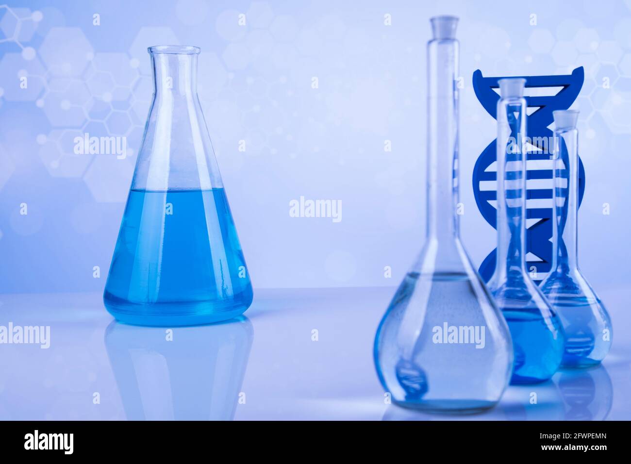 Dna, Glassware, Laboratory beakers,Science experiment Stock Photo - Alamy