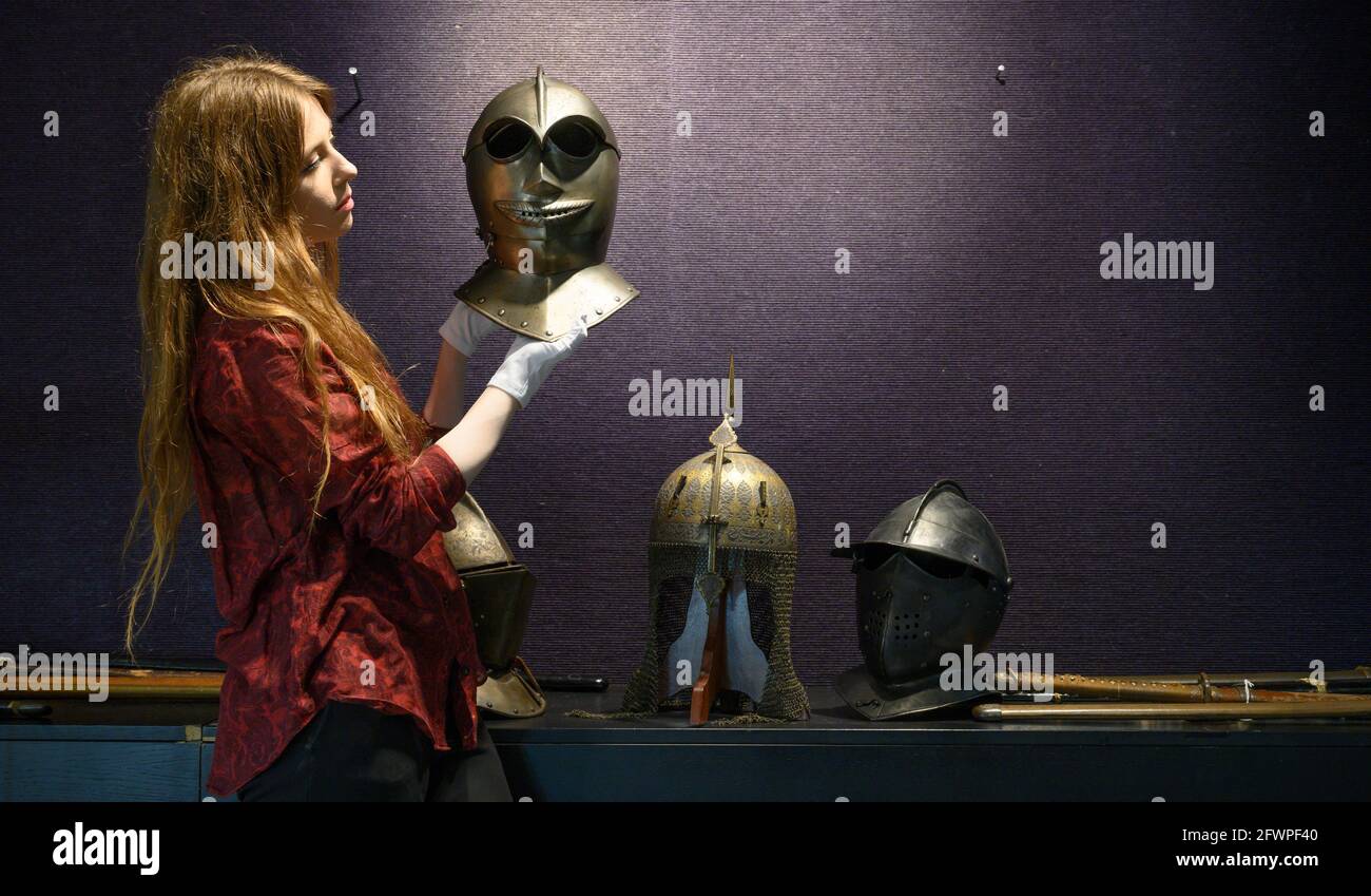 Close helmet savoyard type hi-res stock photography and images - Alamy