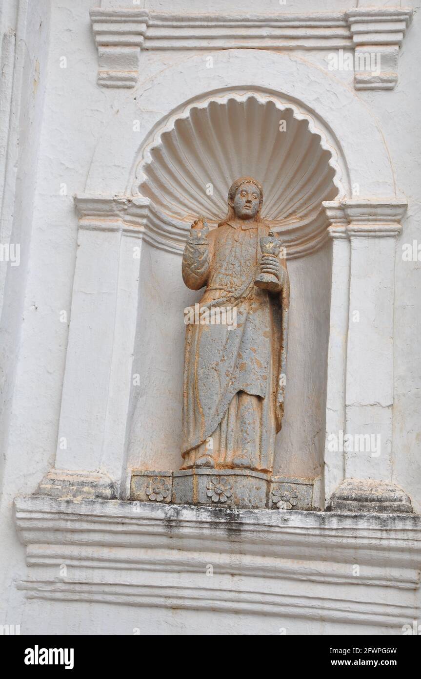 Old statue carved with an arch on a white building Stock Photo - Alamy