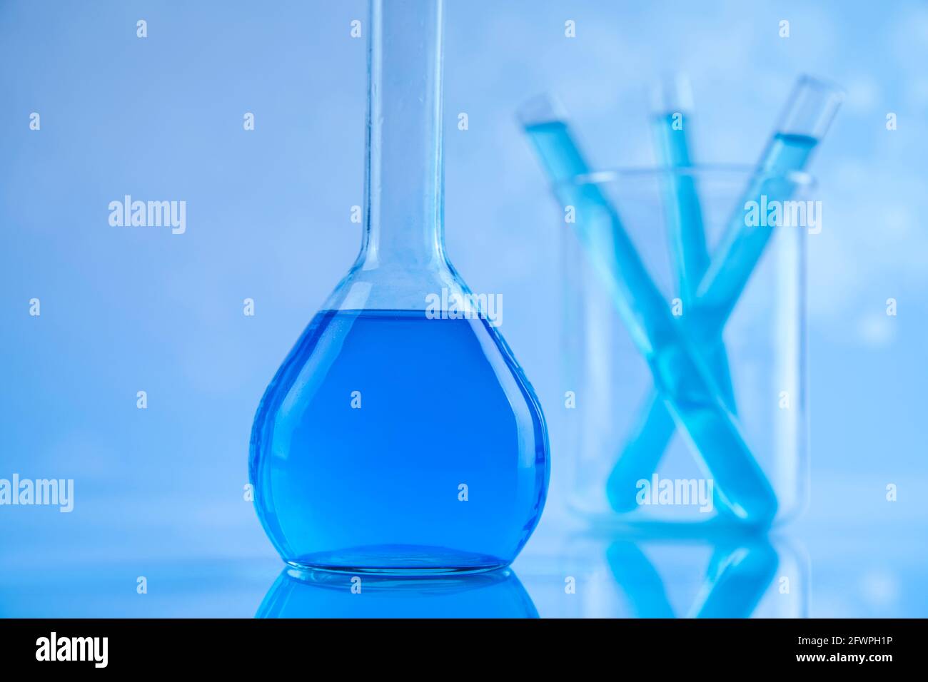 Glassware, Laboratory beakers,Science experiment Stock Photo - Alamy