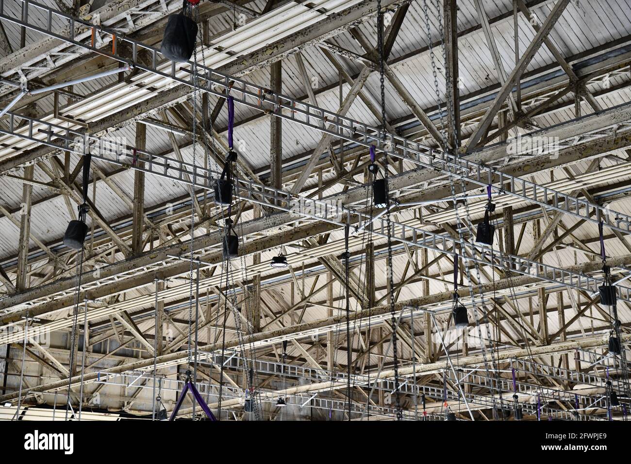 Complexed scaffold hi-res stock photography and images - Alamy