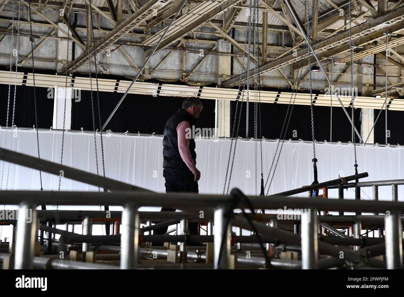 Complexed scaffold hi-res stock photography and images - Alamy