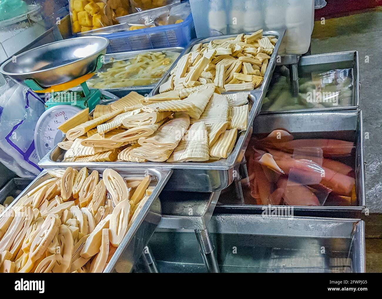 Smelly fish market china hi-res stock photography and images - Alamy