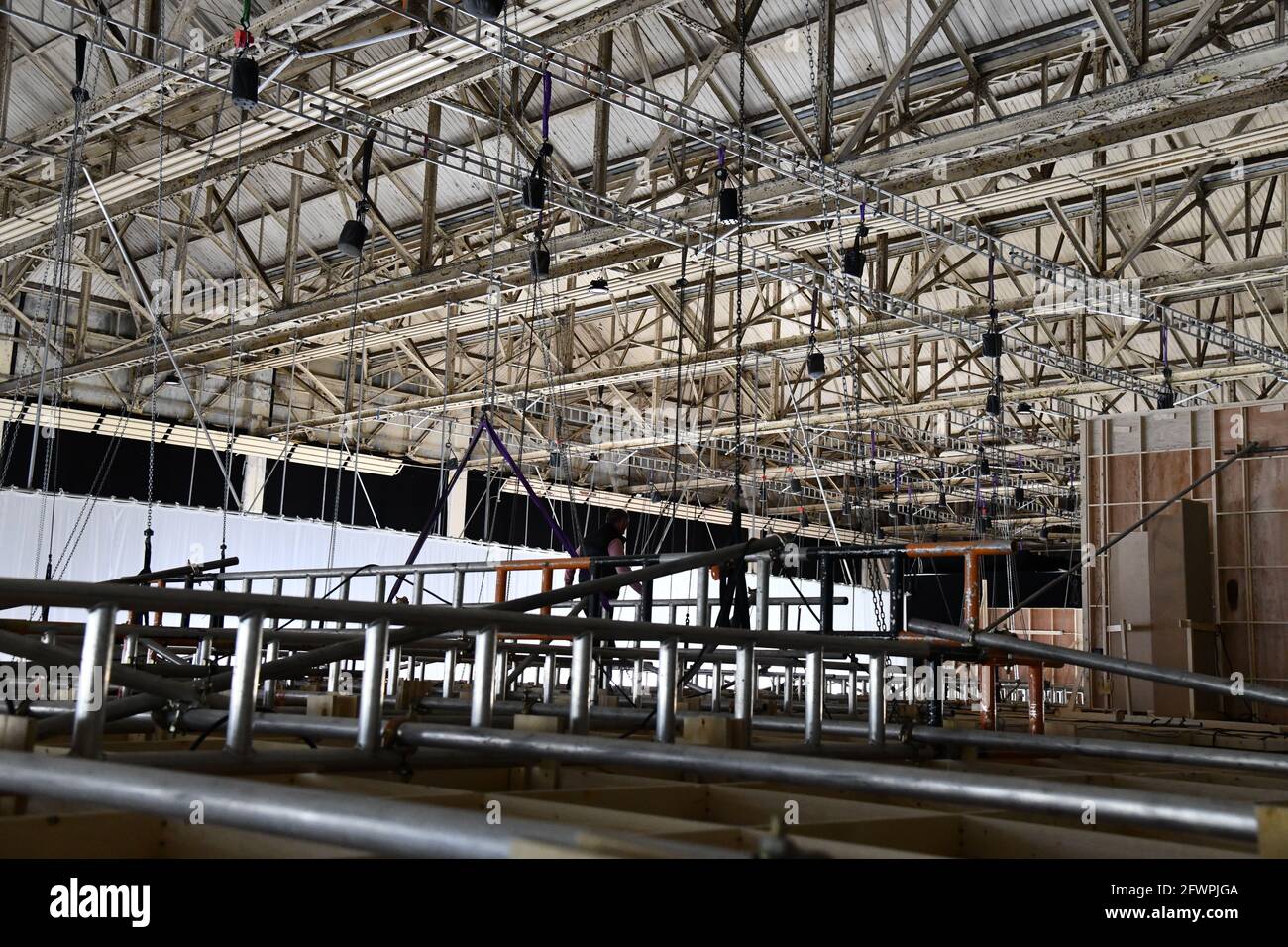 Complexed scaffold hi-res stock photography and images - Alamy