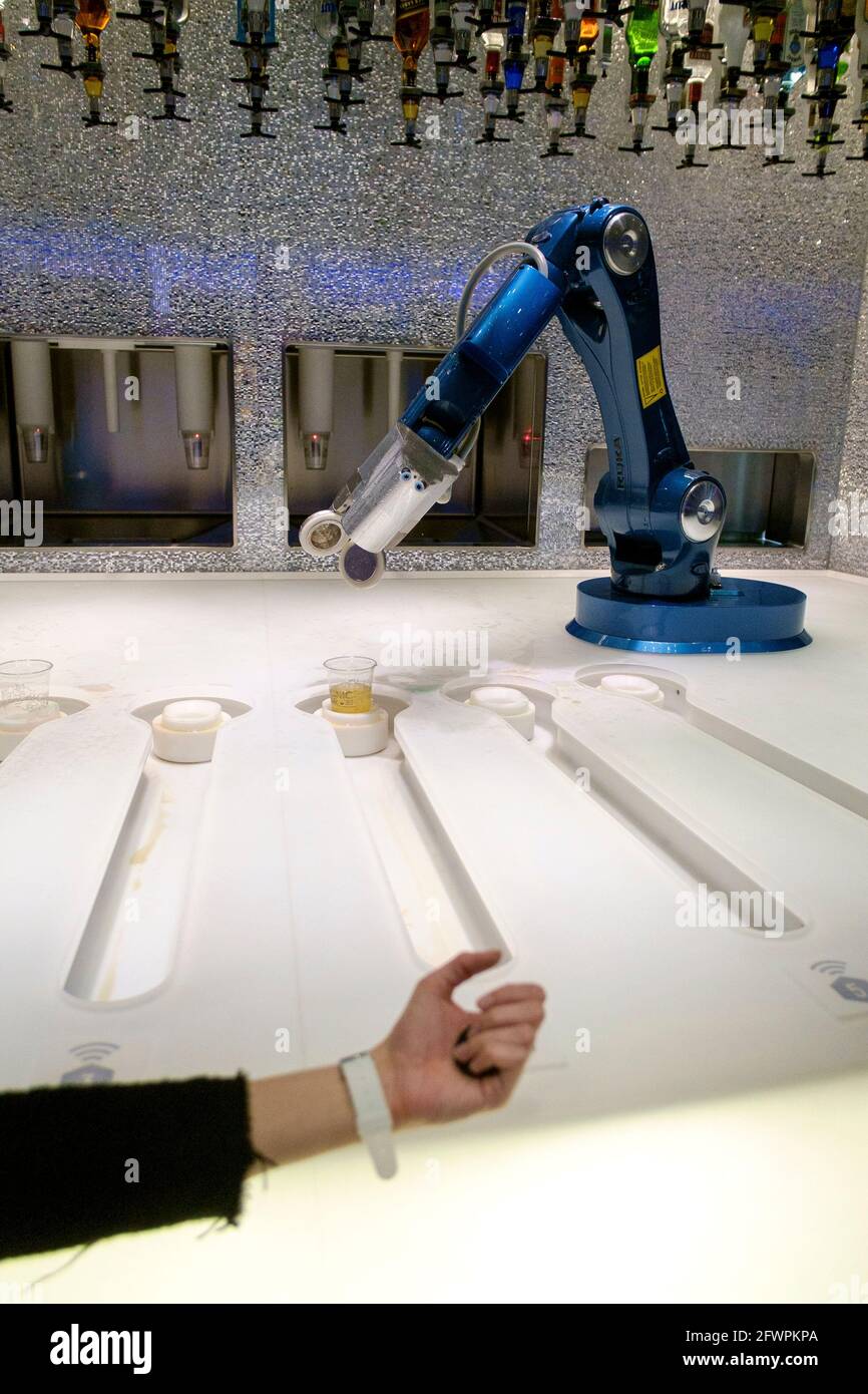 The Bionic Bar on Board the Royal Caribbean ship Anthem of the Seas ...