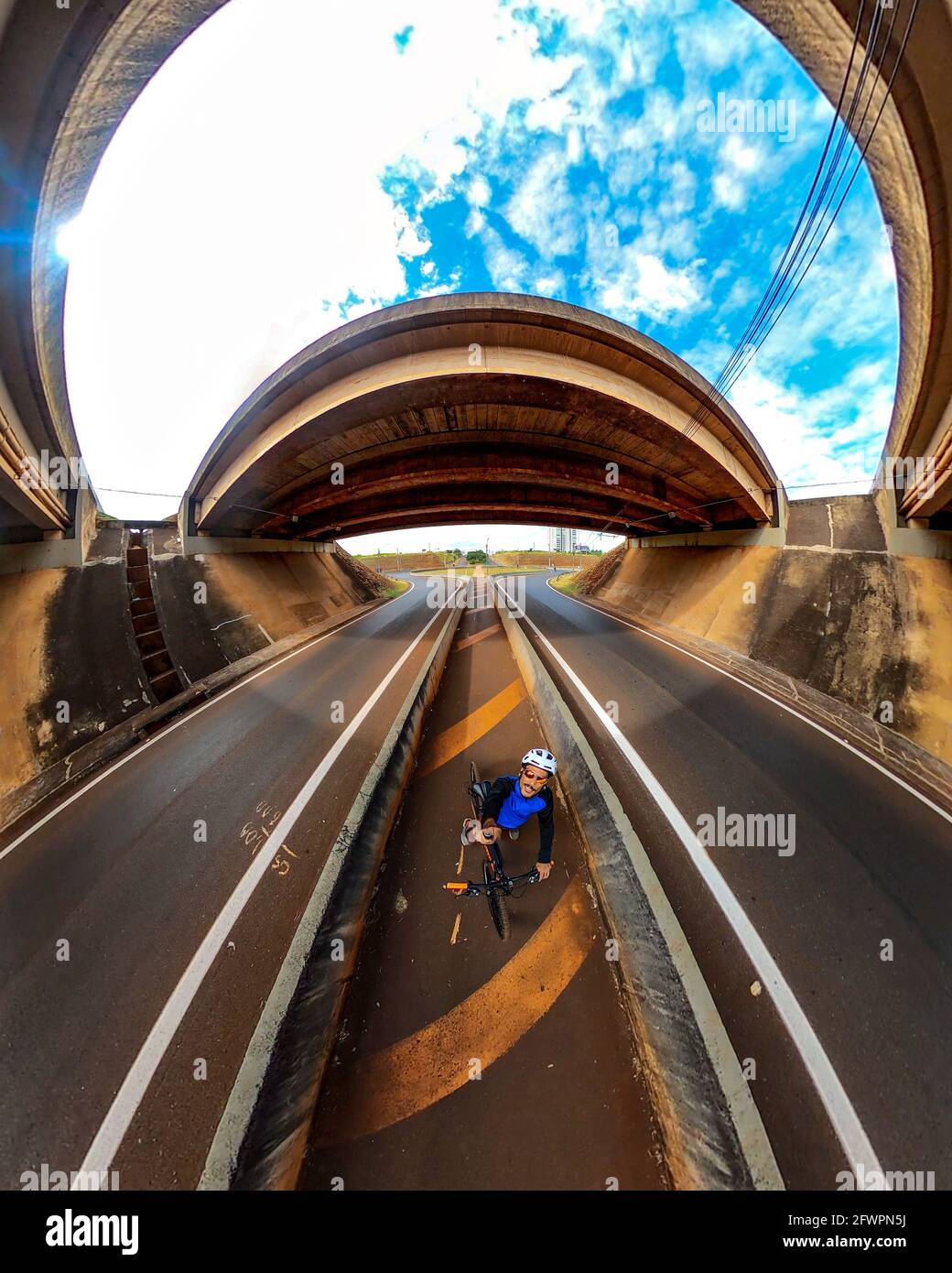Downtown bike ride hi-res stock photography and images - Alamy