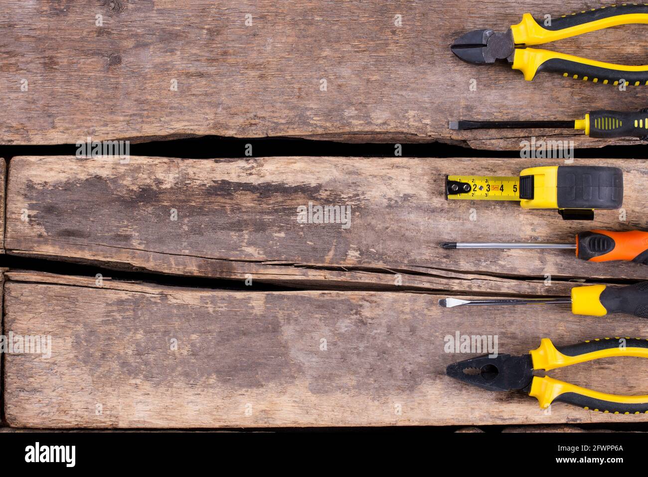 Cracked wooden boards hi-res stock photography and images - Alamy